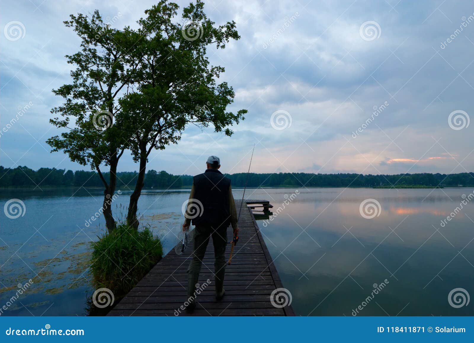 Fischer stockbild. Bild von spinnen, reflexionen, nave - 118411871