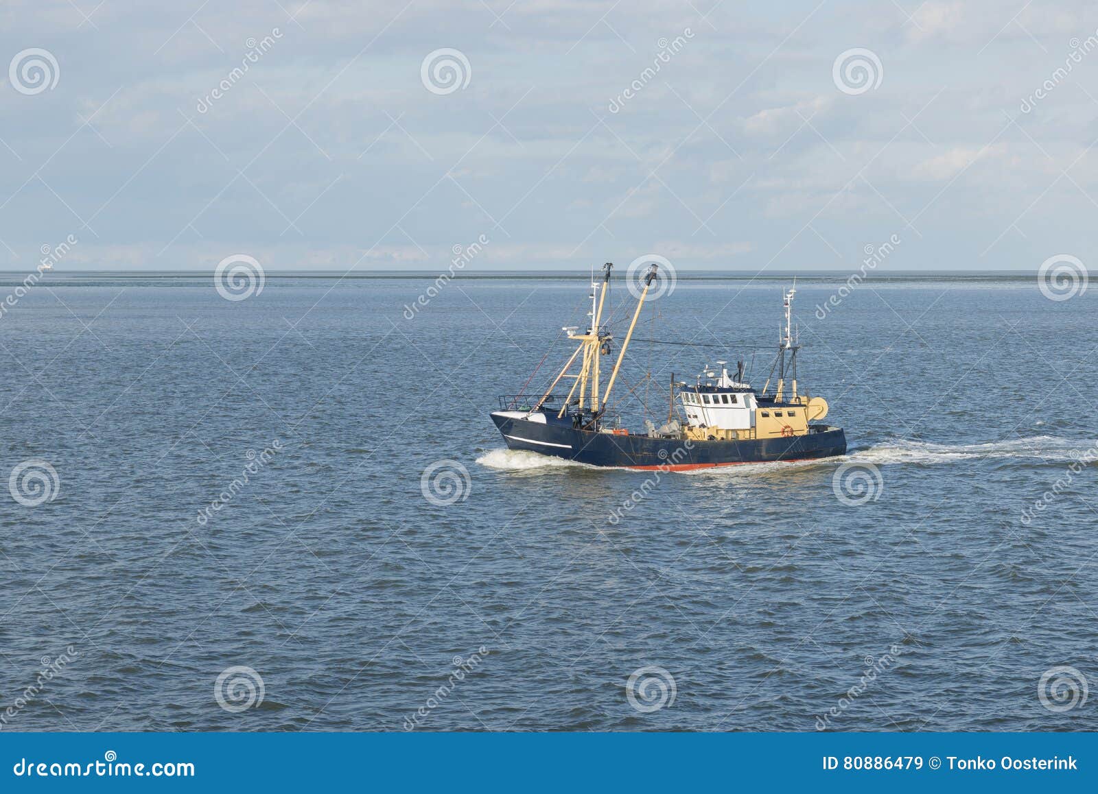 Fischerboot Auf Dem Wattenmeer Stockbild - Bild von frech, lastkahn ...