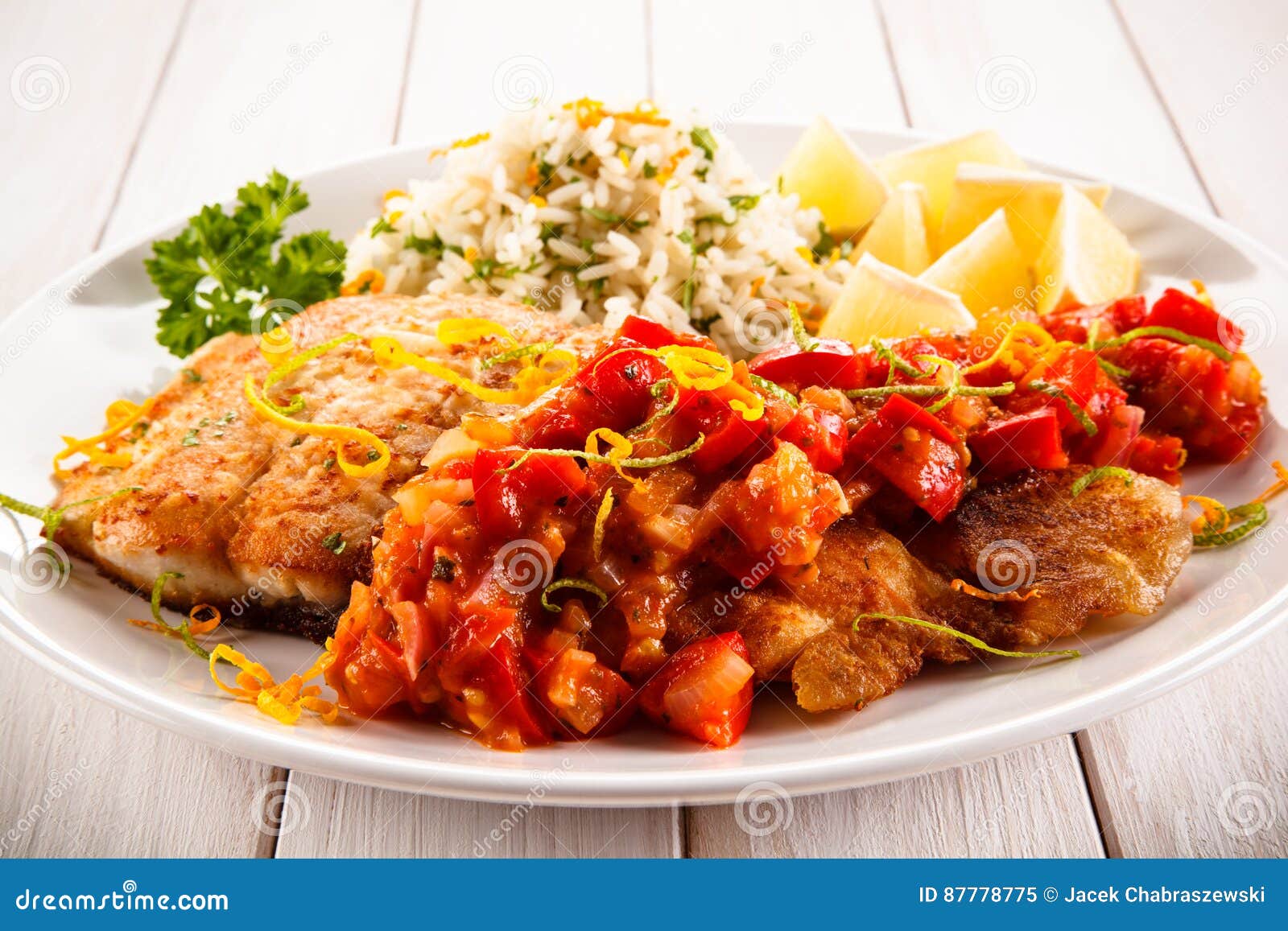 Fischgericht - Gebratener Fisch Mit Reis Stockbild - Bild von ...