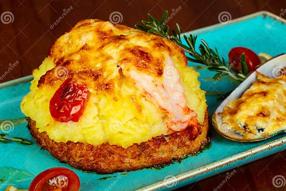 Fischkotelett mit Garnele stockfoto. Bild von feinschmecker - 119696140