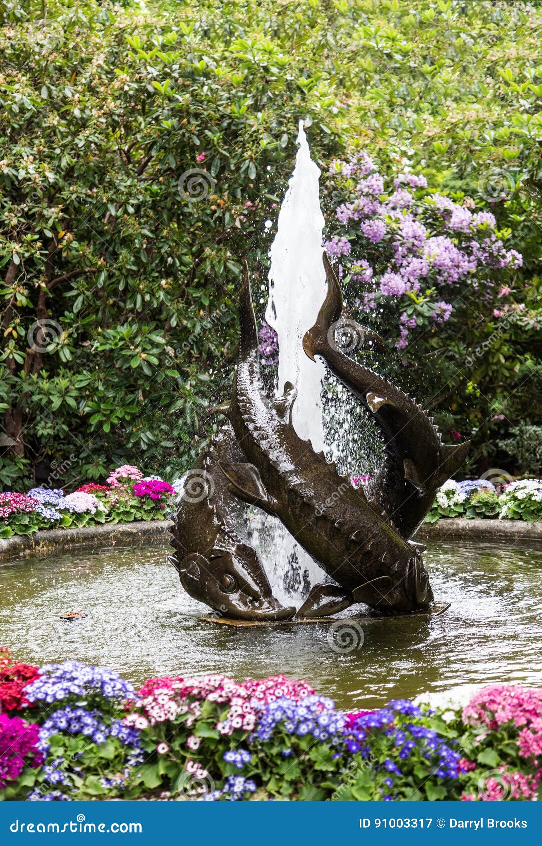 Fish Fountain in Garden stock image. Image of spoiut - 91003317