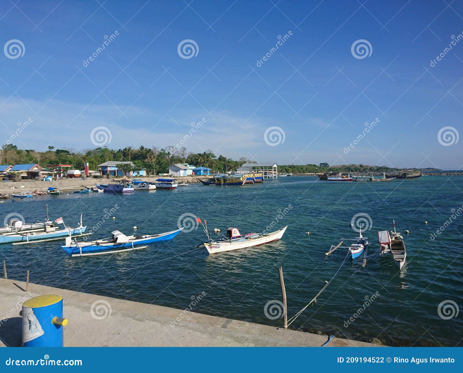 Fish landing editorial photography. Image of site, landing - 209194522