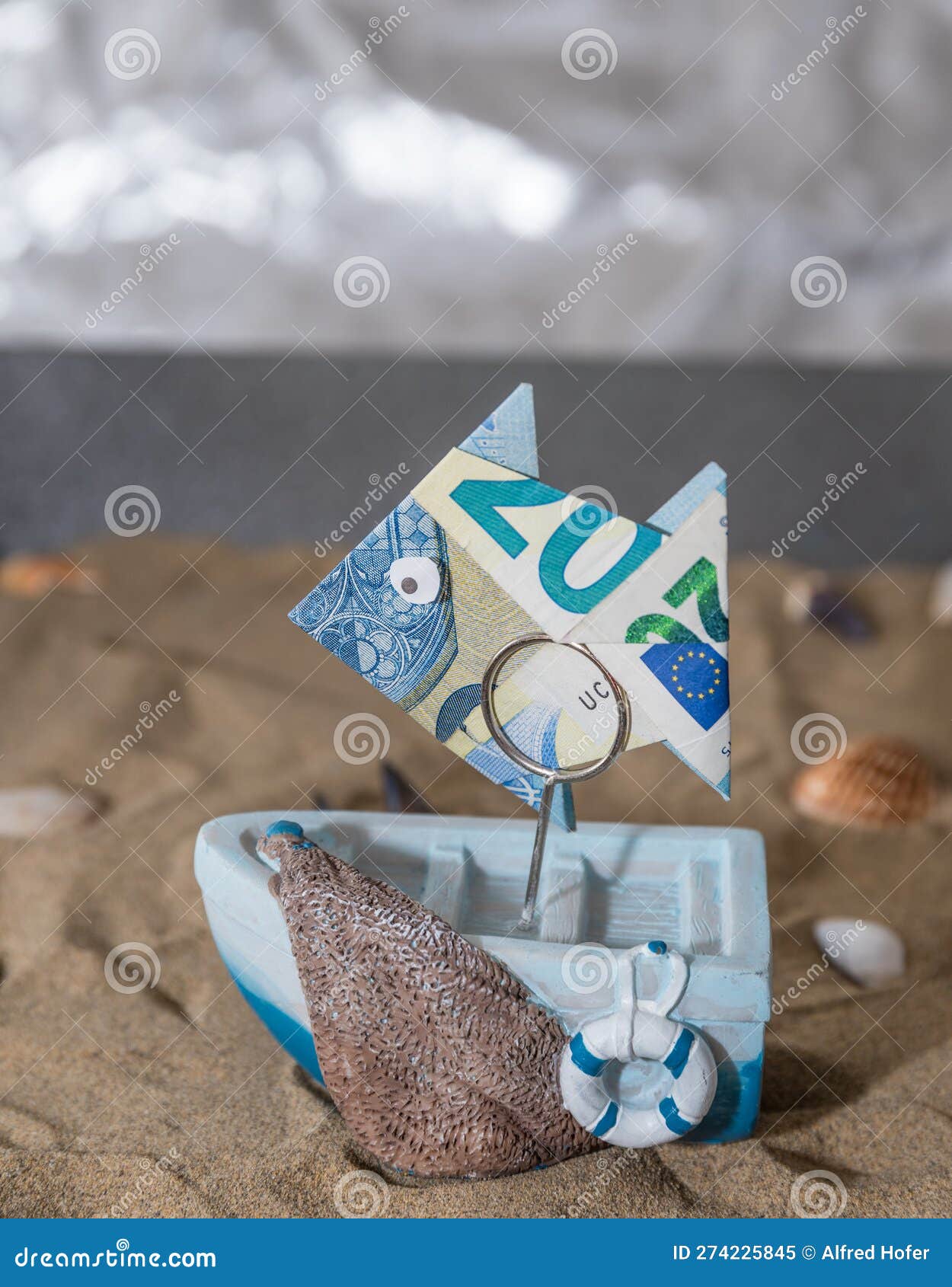 Fish with Origami - Banknote Stock Image - Image of gift, fish: 274225845