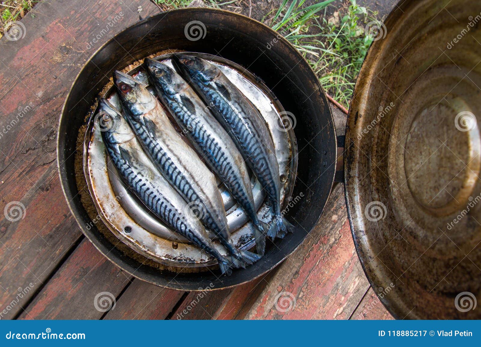 Process Cooking Smoked Fish Stock Image - Image of natural, heat: 118885217