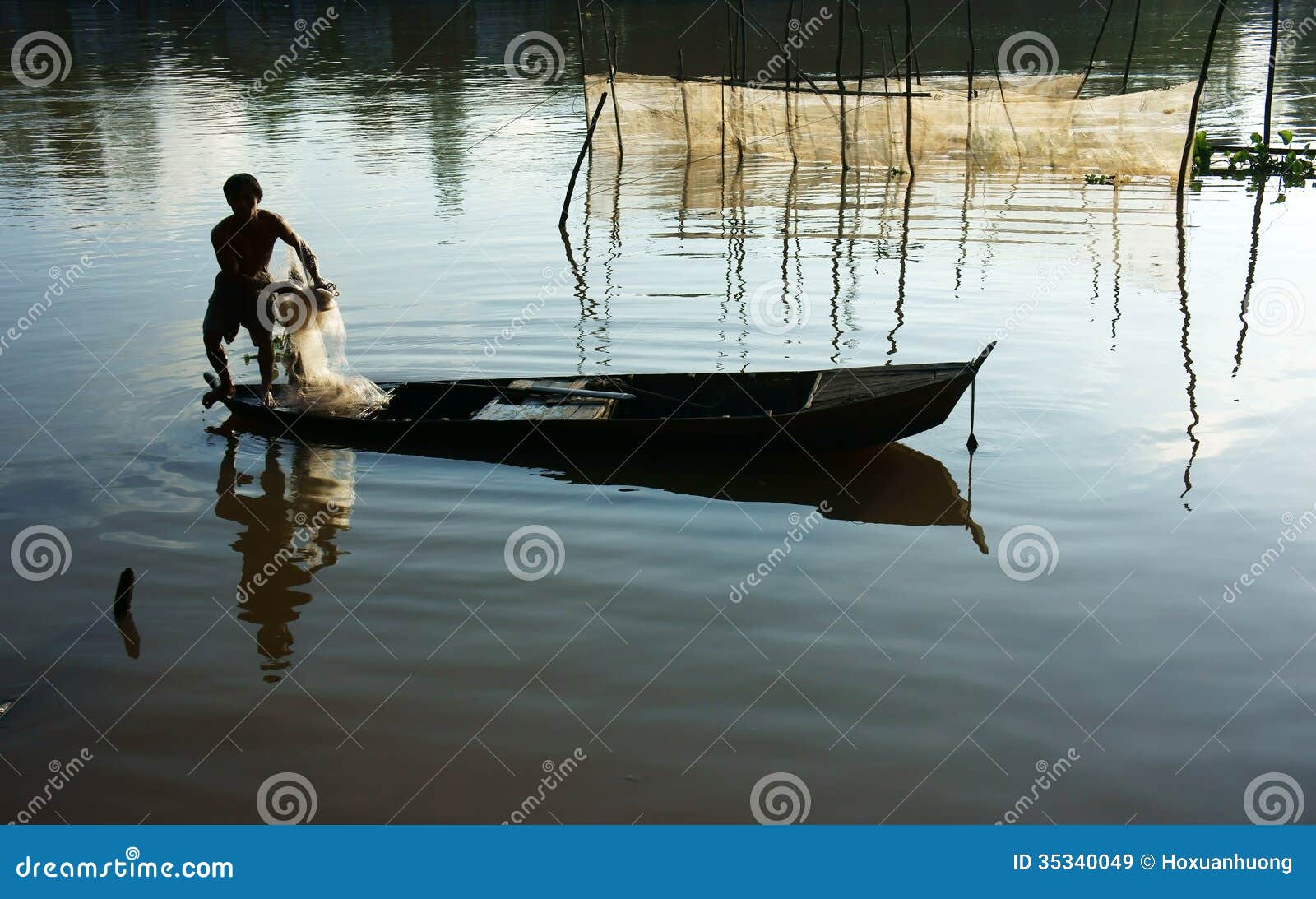Fisherman Cast a Net on River Editorial Stock Image - Image of catch ...