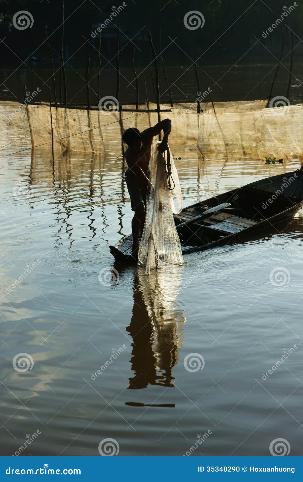 Fisherman Cast a Net on River Stock Photo - Image of nature, asia: 35340290