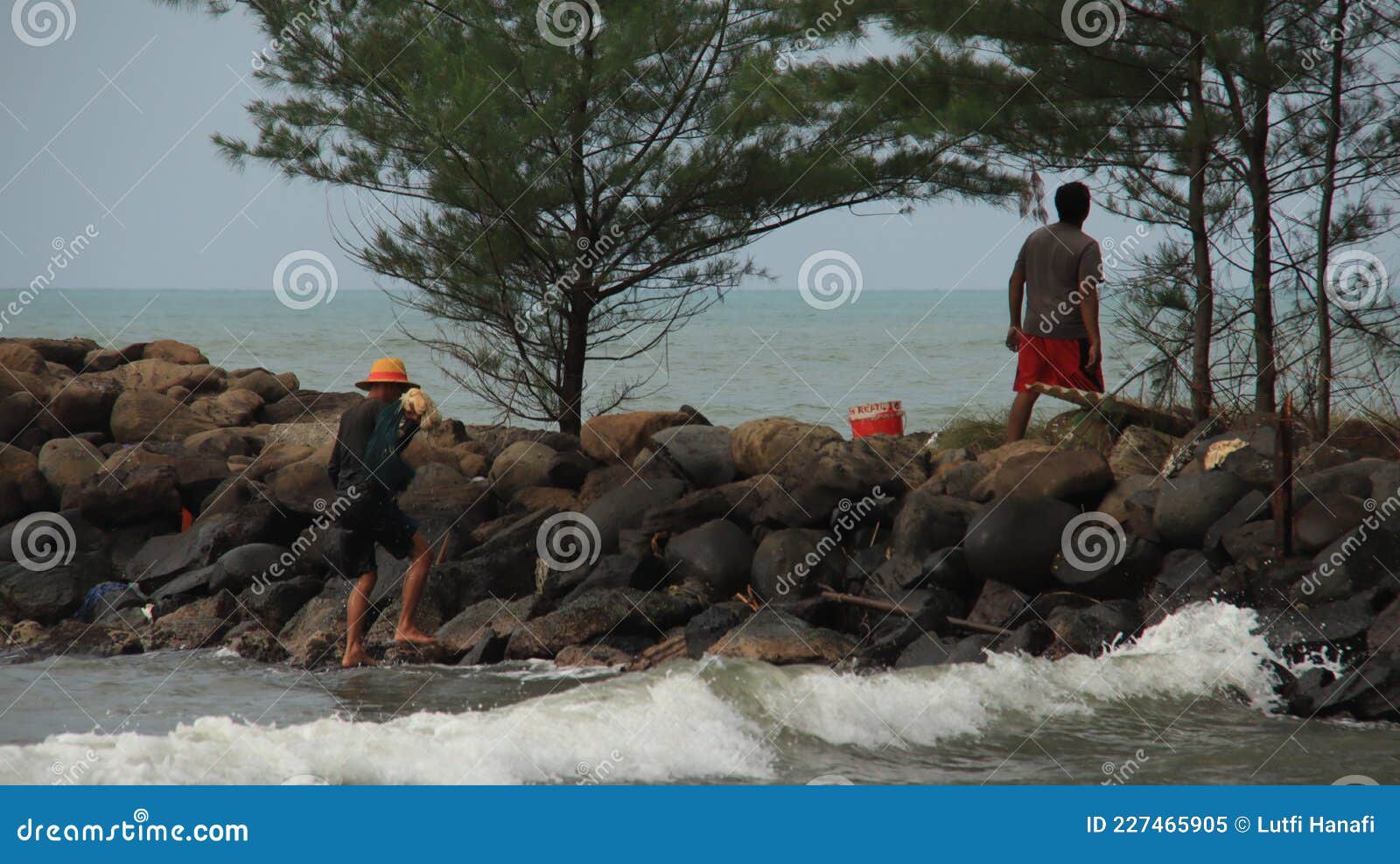 The Fisherman Caught Fish into the Net Editorial Image - Image of fish ...