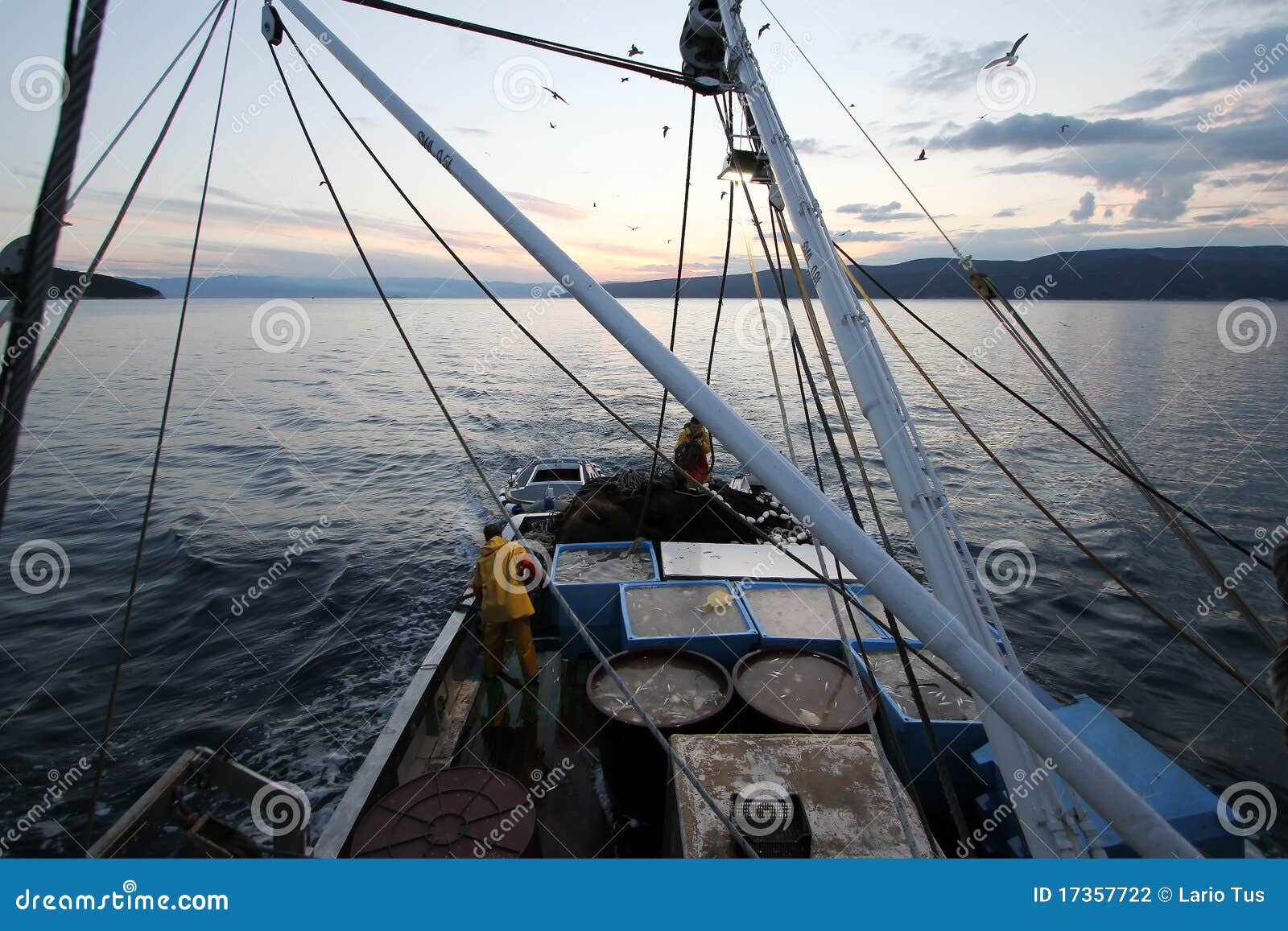 Fishermen on the boat editorial photography. Image of twilight - 17357722