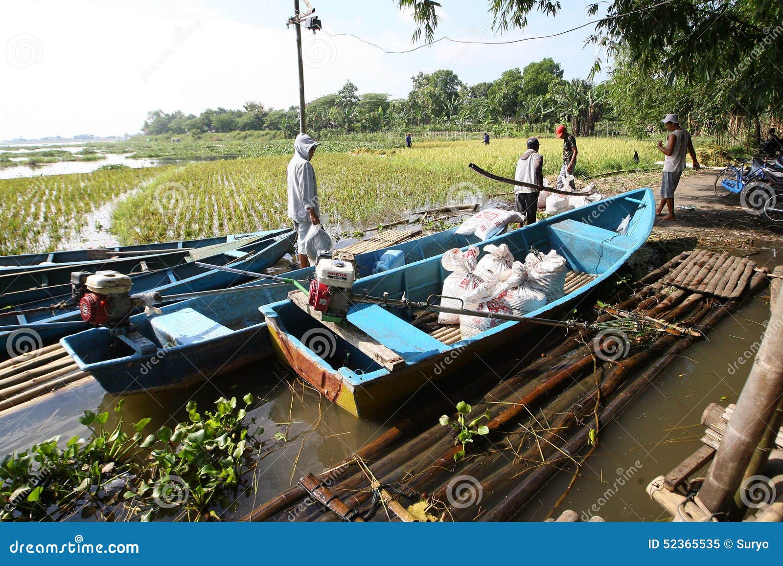 Fishermen editorial image. Image of water, hauling, boating - 52365535