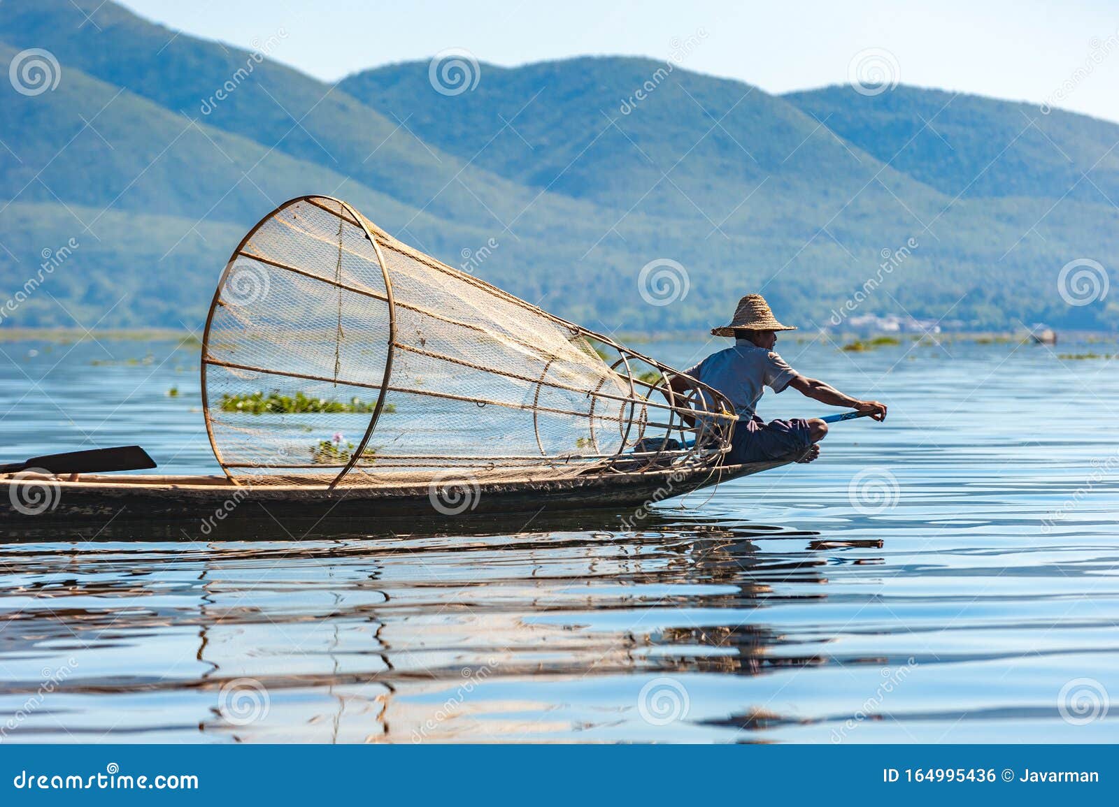 Fishermen at Inle Lake, Shan State, Myanmar Editorial Photo - Image of ...
