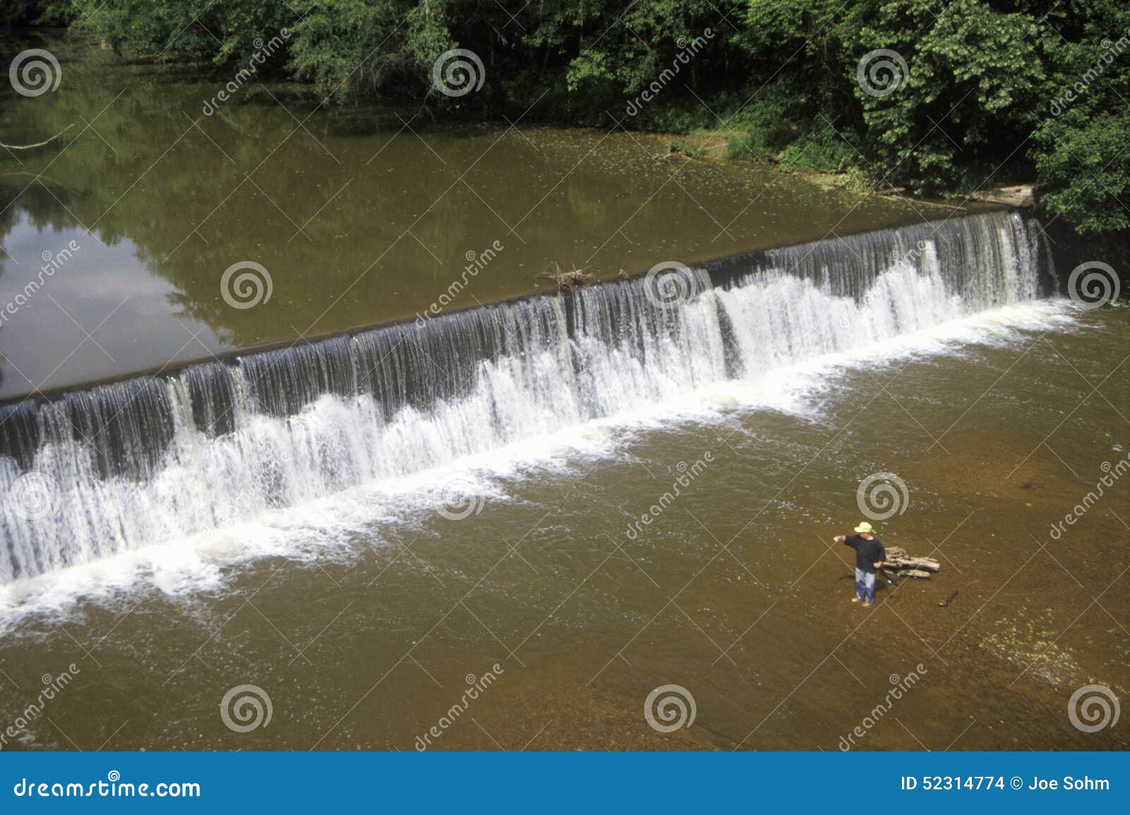 Fishing On Tri An Dam Hydroelectric- Dong Nai Provice - Vietnam Stock ...