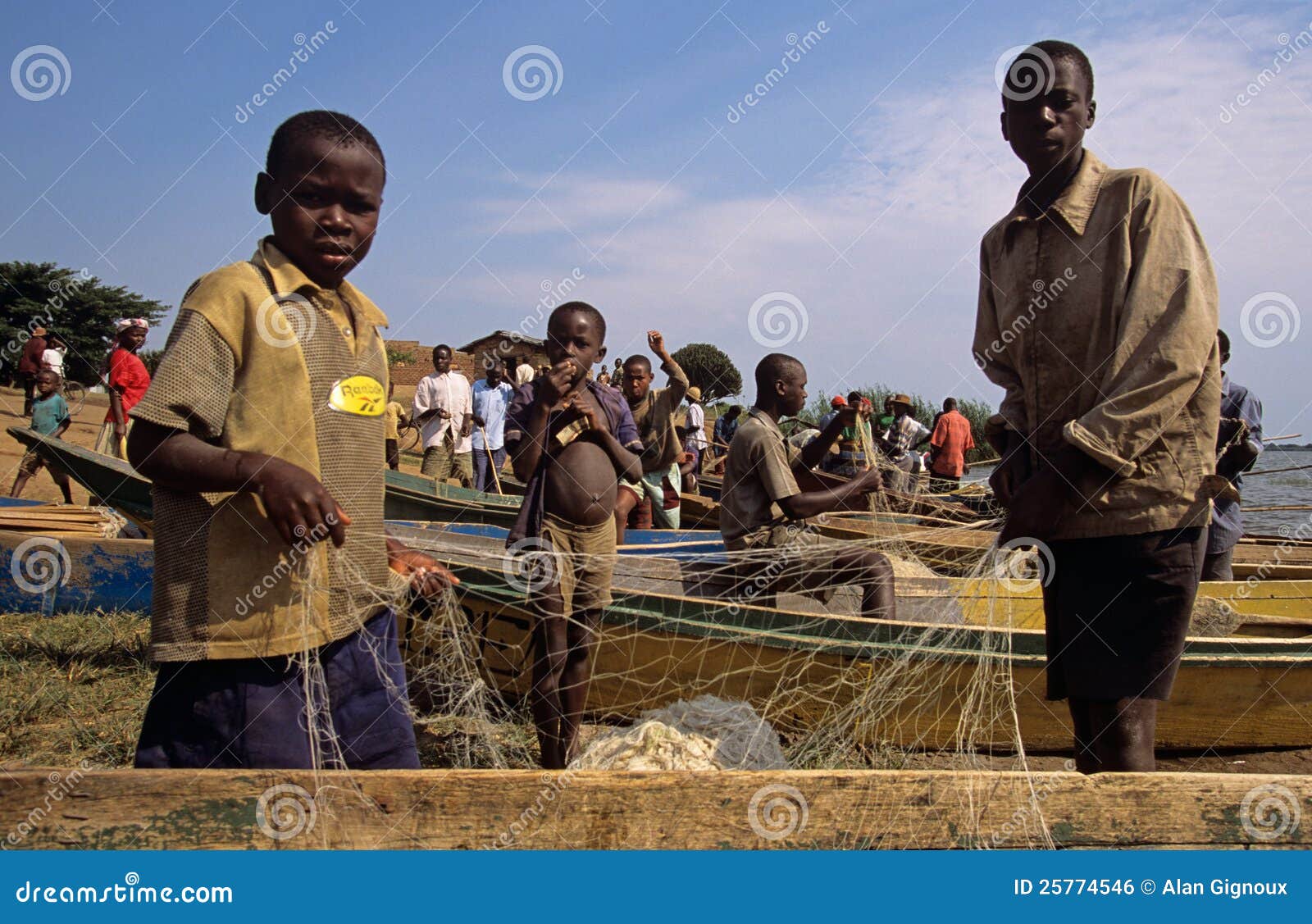 Fishing in Uganda editorial photo. Image of africa, people - 25774546