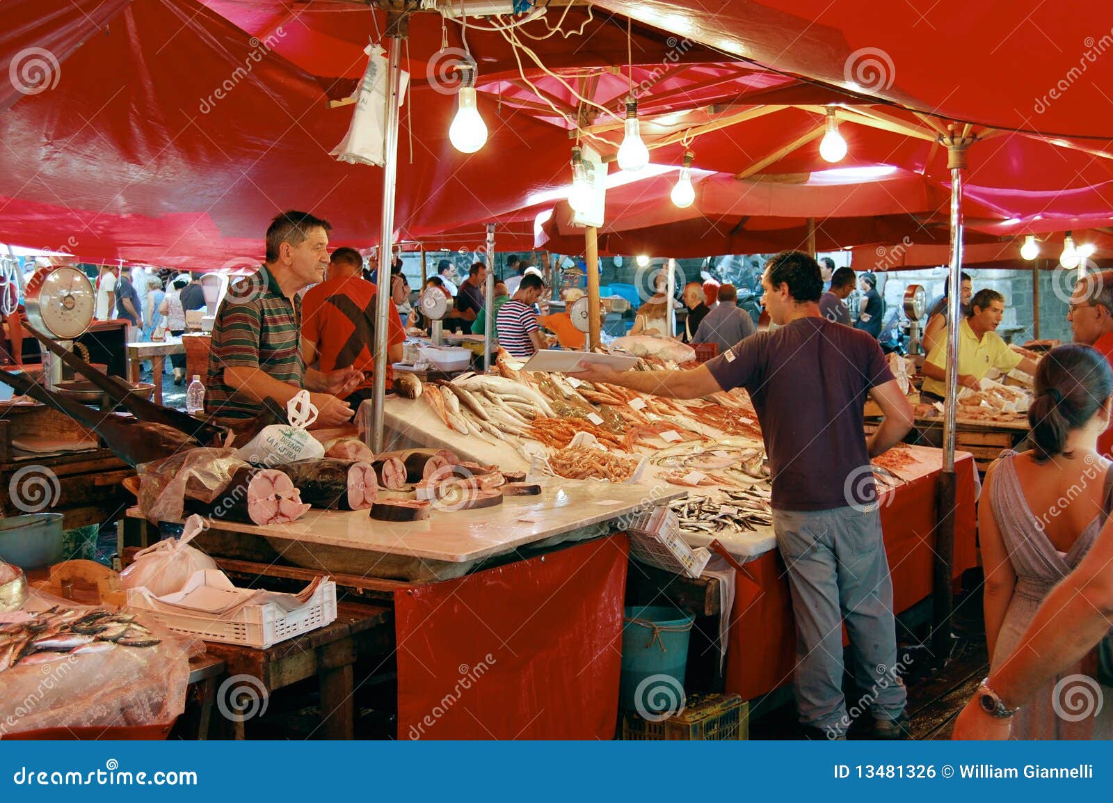 Fishmarket of Catania editorial photo. Image of power - 13481326