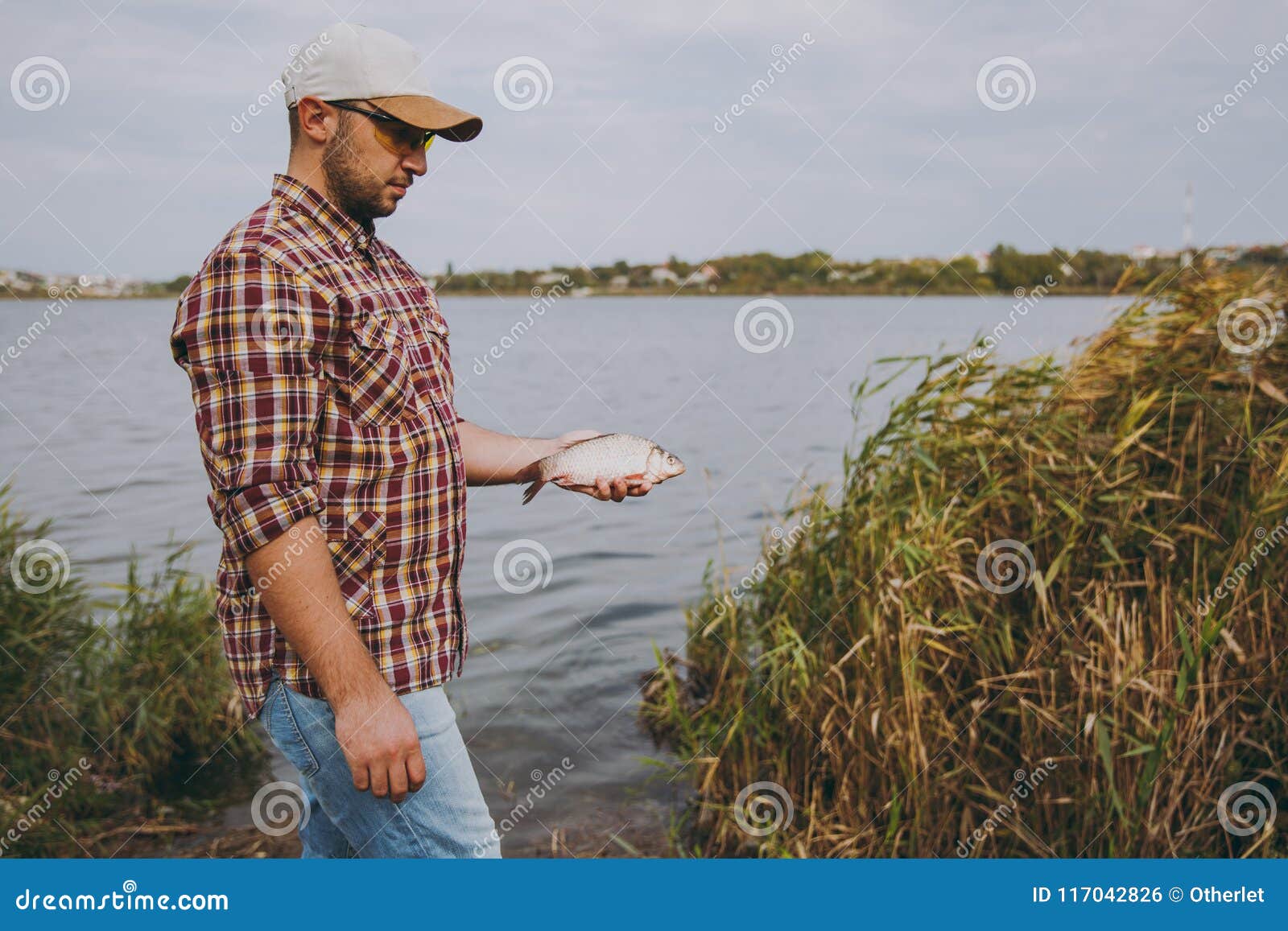 Fiskare arkivfoto. Bild av tidsfördriv, angus, skägg - 117042826
