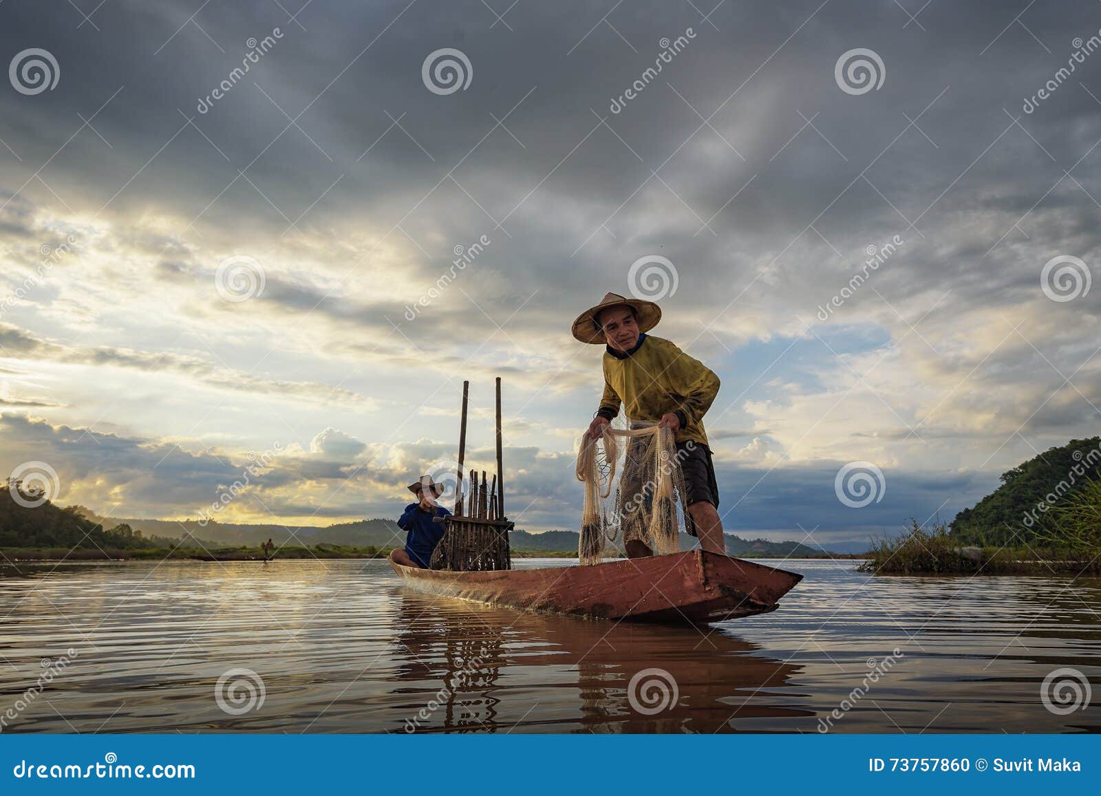 Fiskare arkivfoto. Bild av enkelt, asiatisk, män, kasta - 73757860
