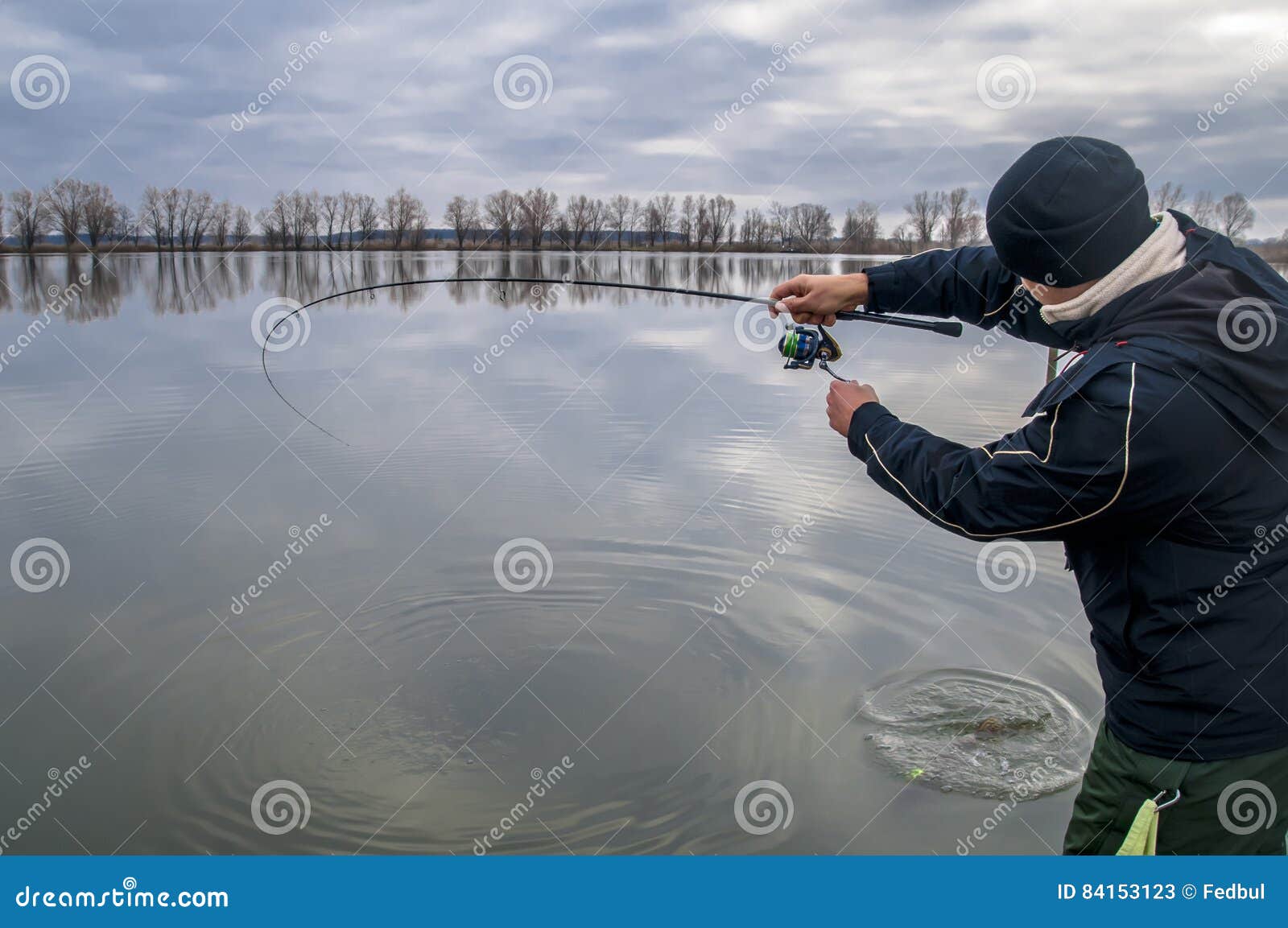 Fiskare i handling fotografering för bildbyråer. Bild av fritid - 84153123