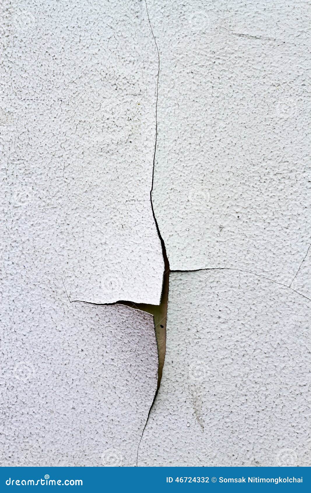 Fissure Cracked and Dilapidated Wall of Damaged Wall Stock Photo ...