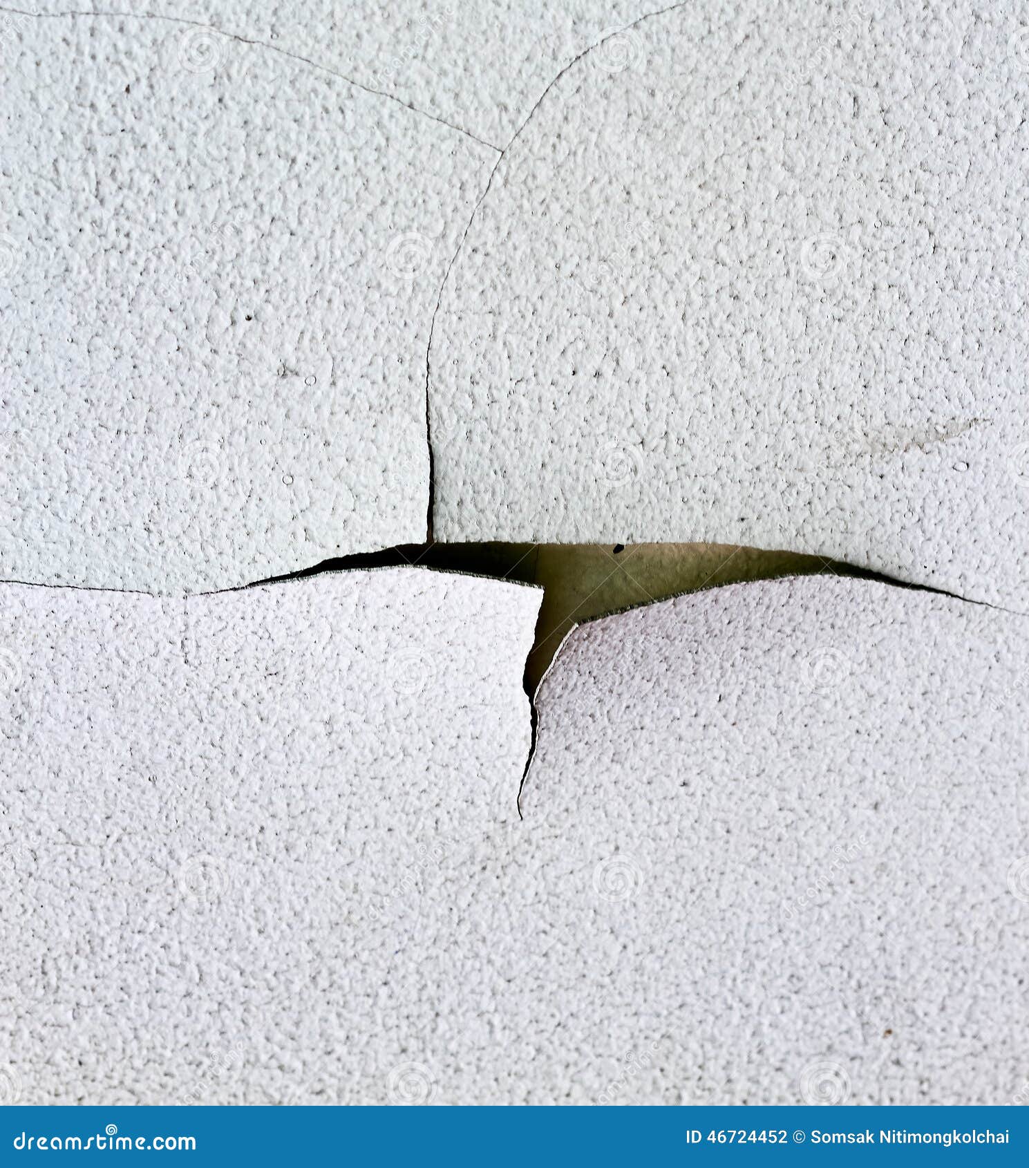 Fissure Cracked and Dilapidated Wall of Damaged Wall Stock Photo ...