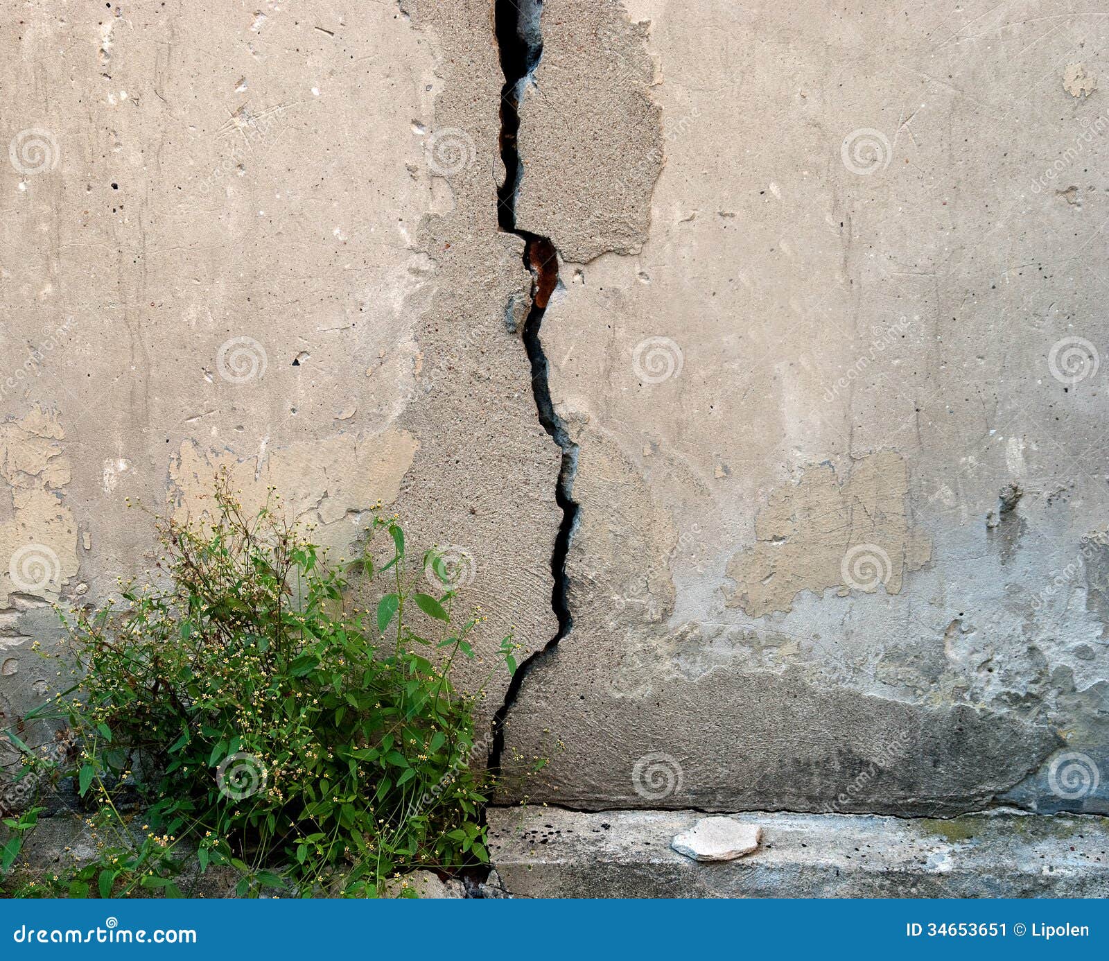 The Fissure in the Old Concrete Wall Stock Image - Image of loft ...