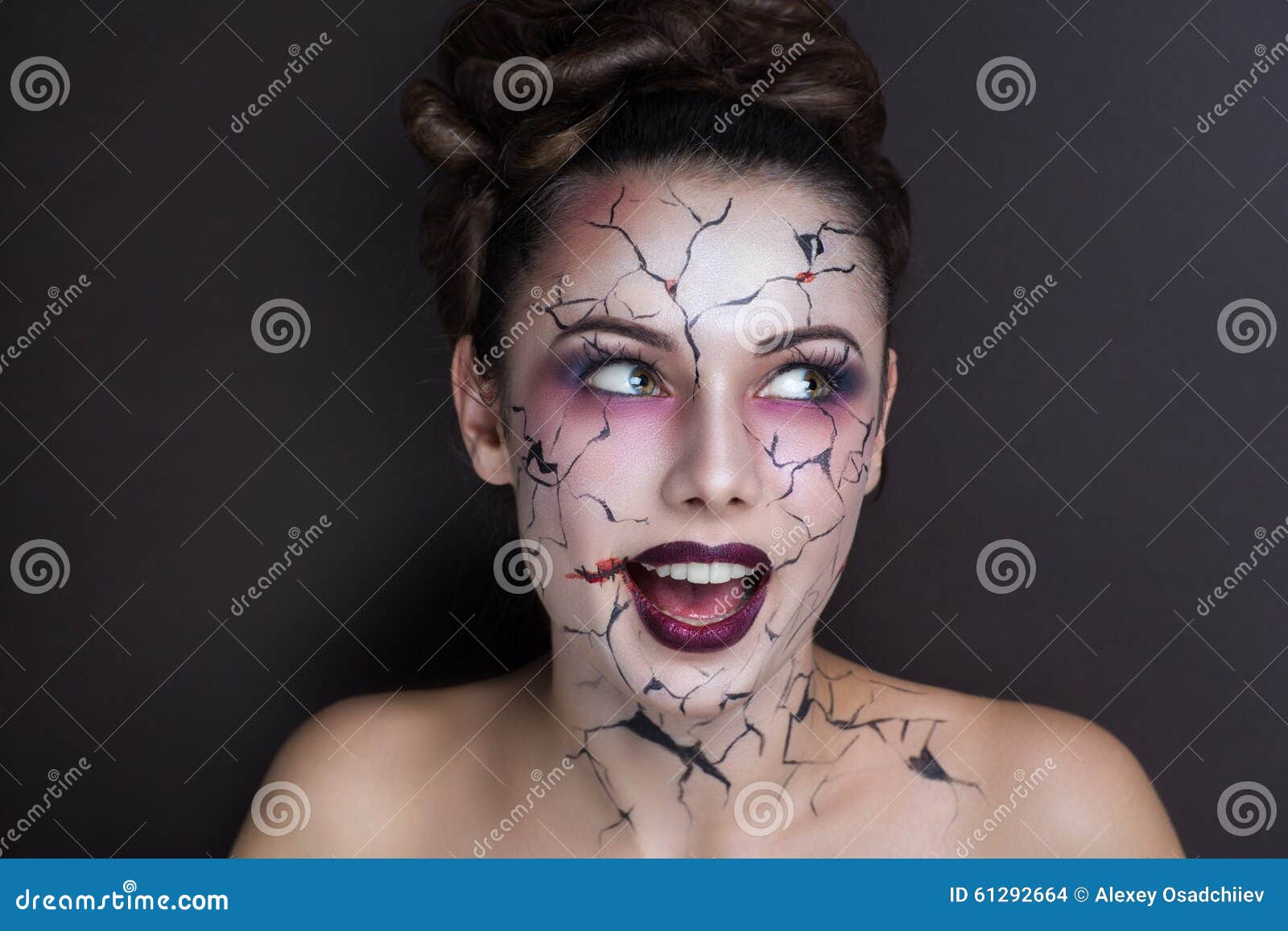 Fissures sur le visage photo stock. Image du visage, brun - 61292664