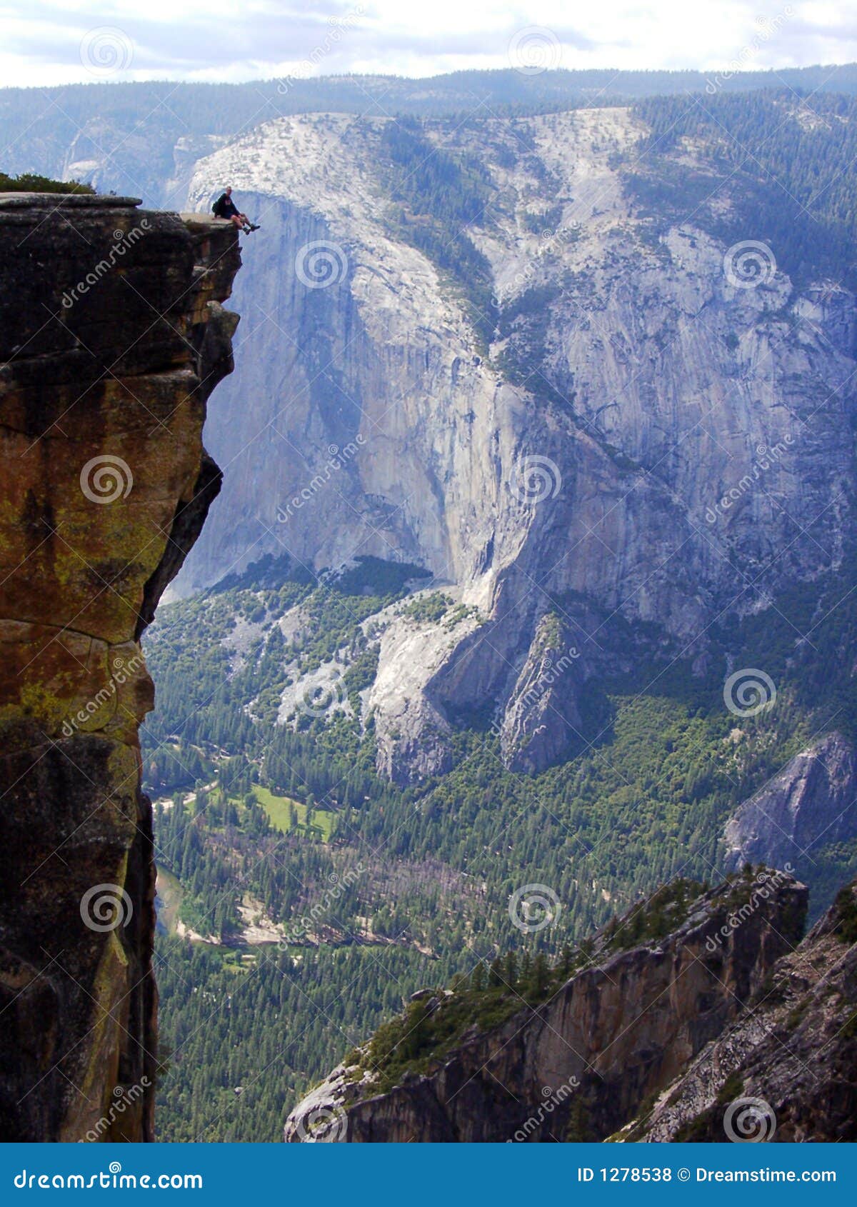 The Fissures - Yosemite NP stock photo. Image of sheer - 1278538