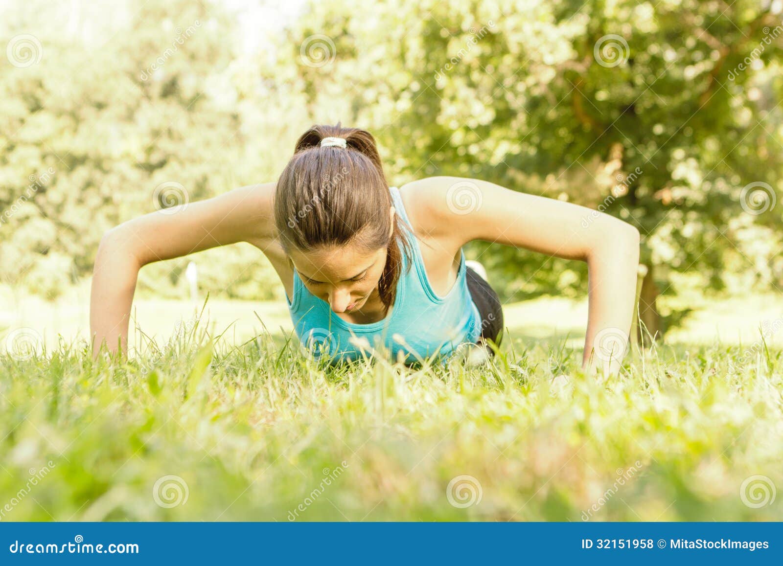 Fitness Woman Doing Push-ups Stock Photo - Image of girl, fitness: 32151958