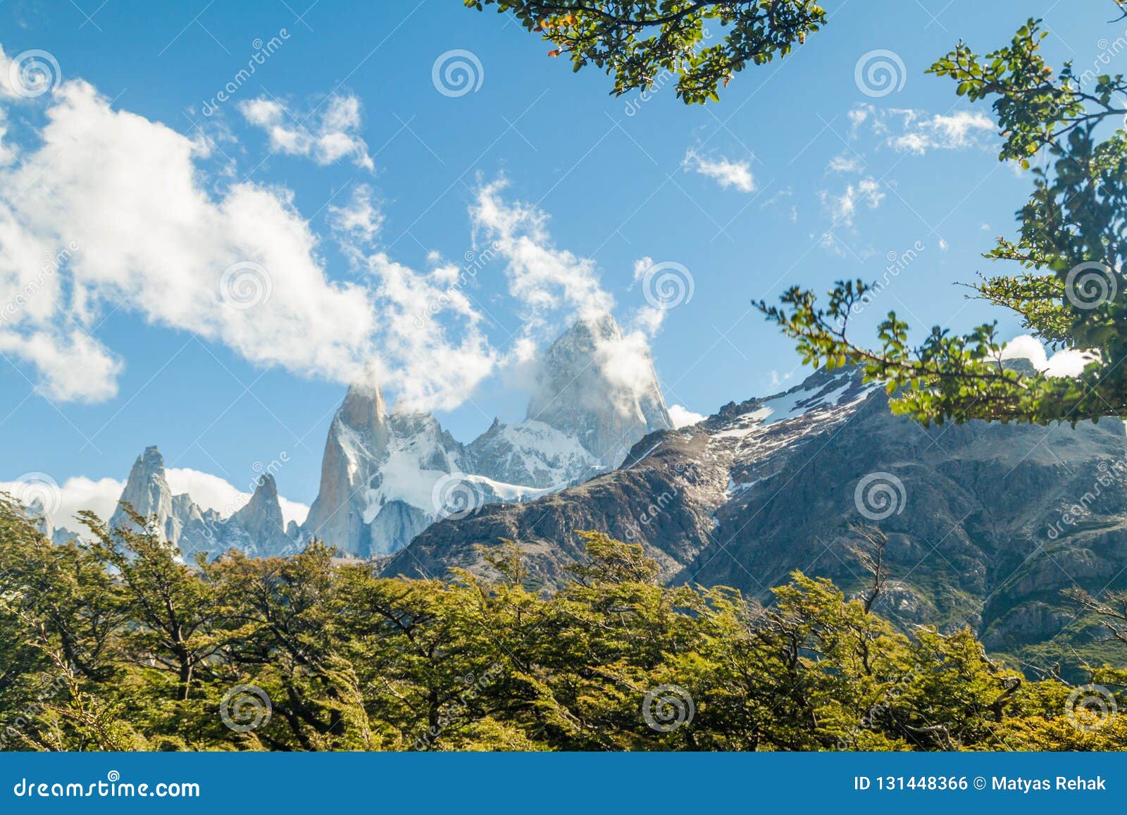 Fitz Roy Berg stockfoto. Bild von montierung, wolken - 131448366