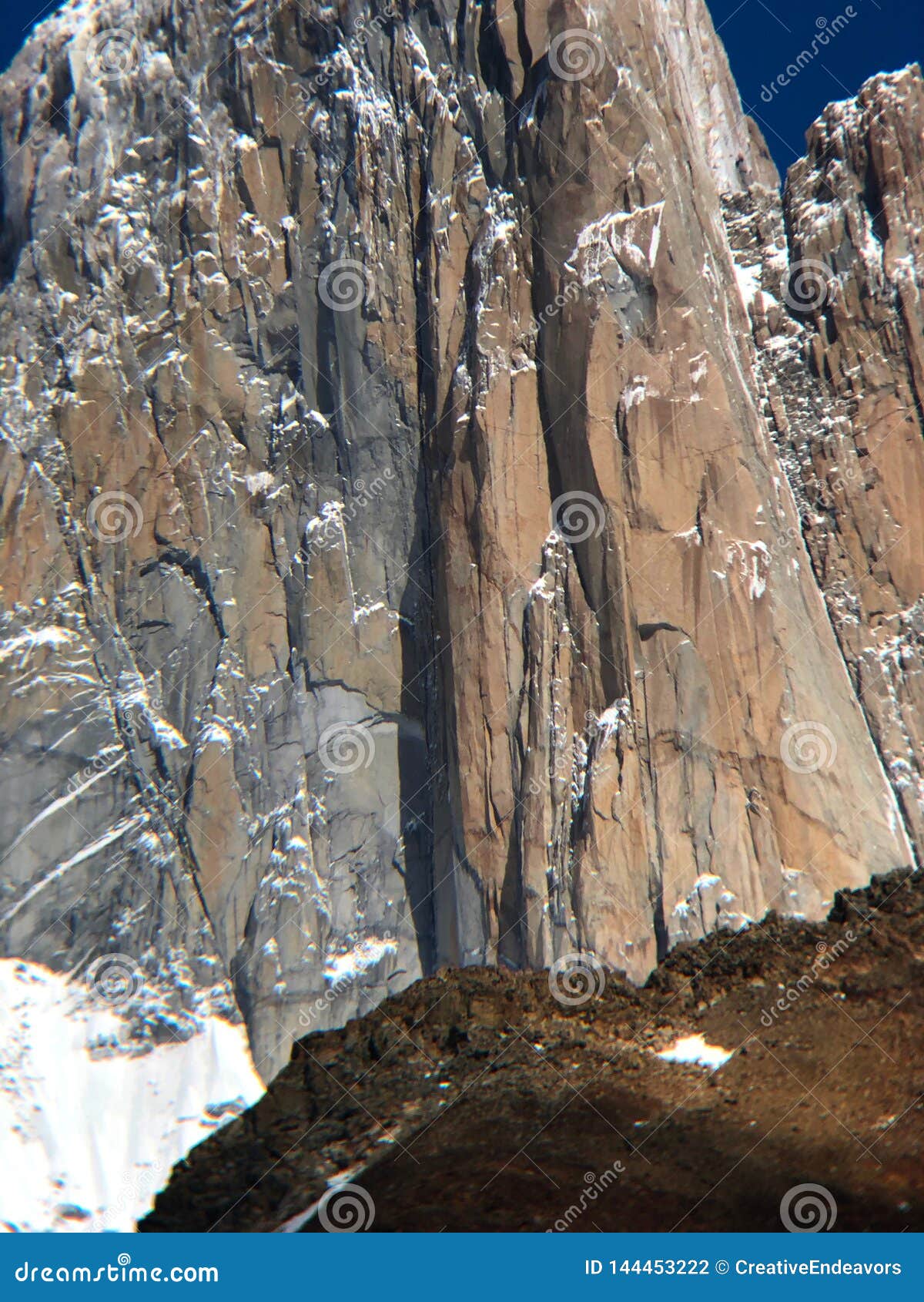 Fitz Roy Massif Mit Schnee - EL Chalten, Argentinien Stockfoto - Bild ...