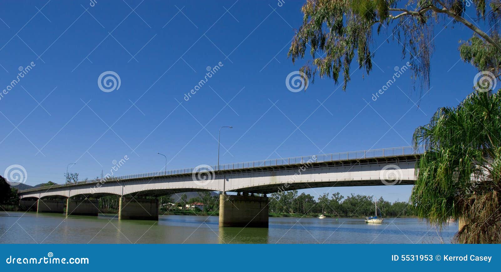 Fitzroy River Bridge Rockhampton QLD Stock Image - Image of boat ...