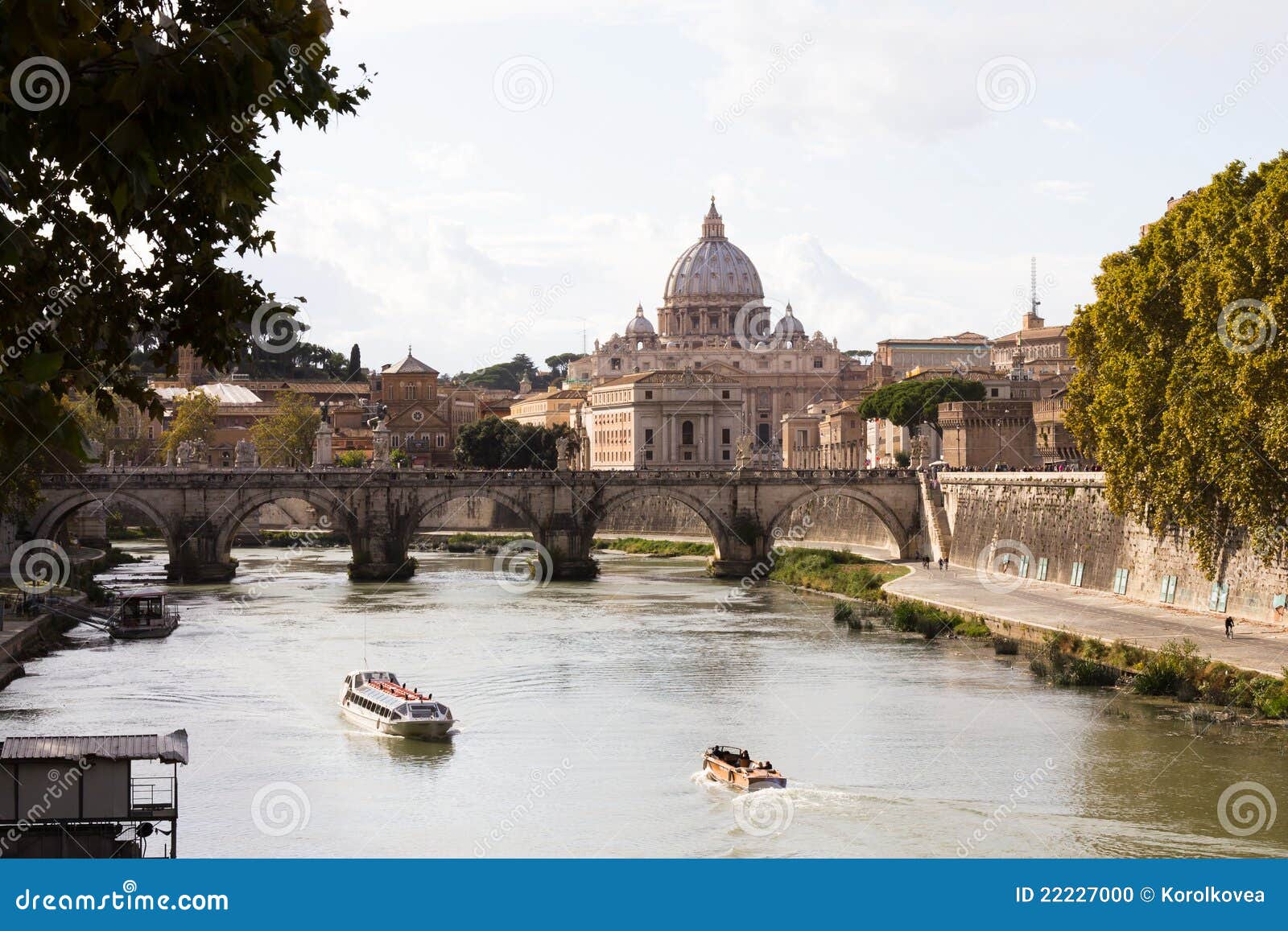 Fiume di Tiber e di Roma fotografia stock. Immagine di pietro - 22227000