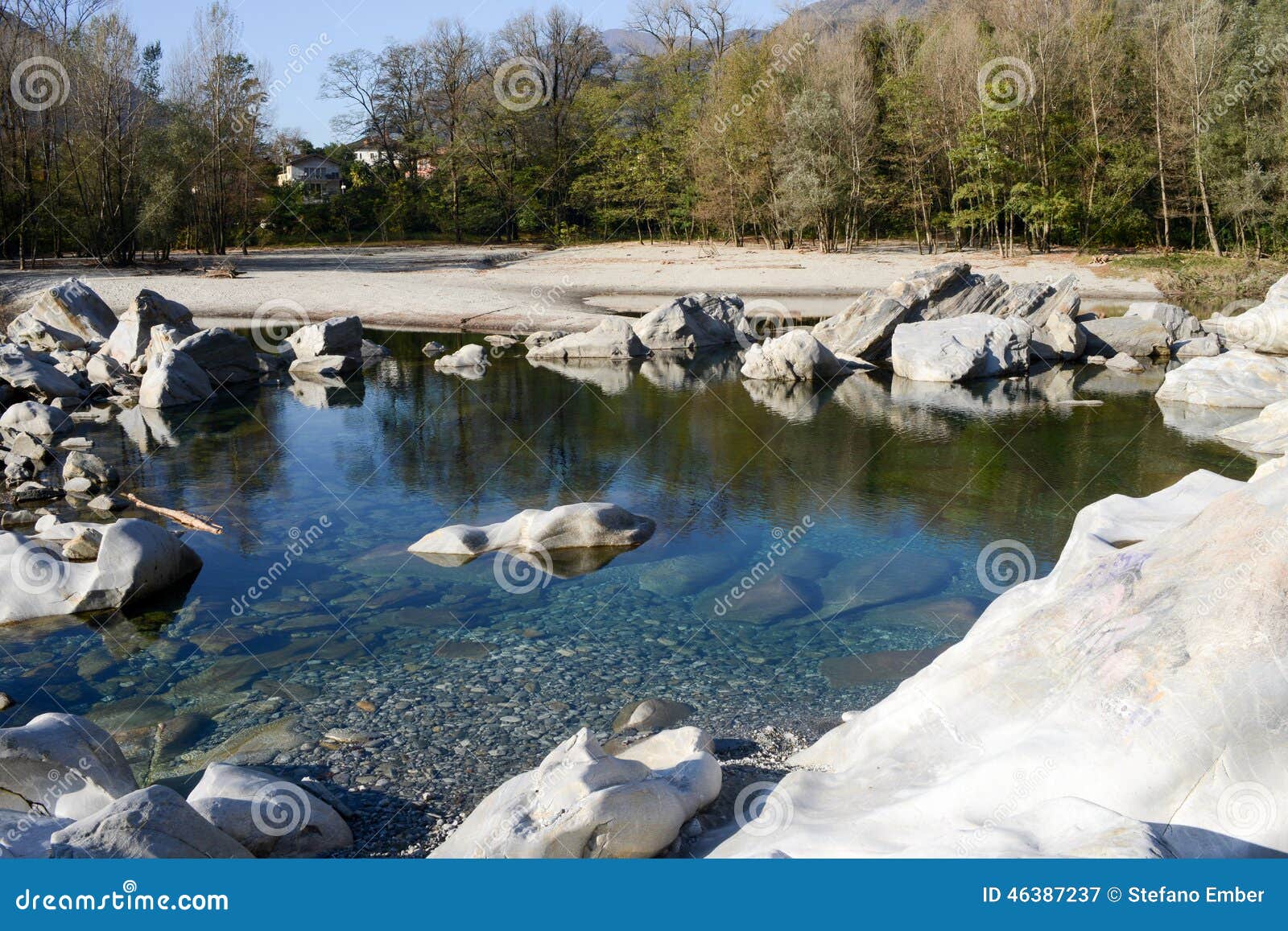 Fiume Maggia a Ponte Brolla Immagine Stock - Immagine di turismo ...