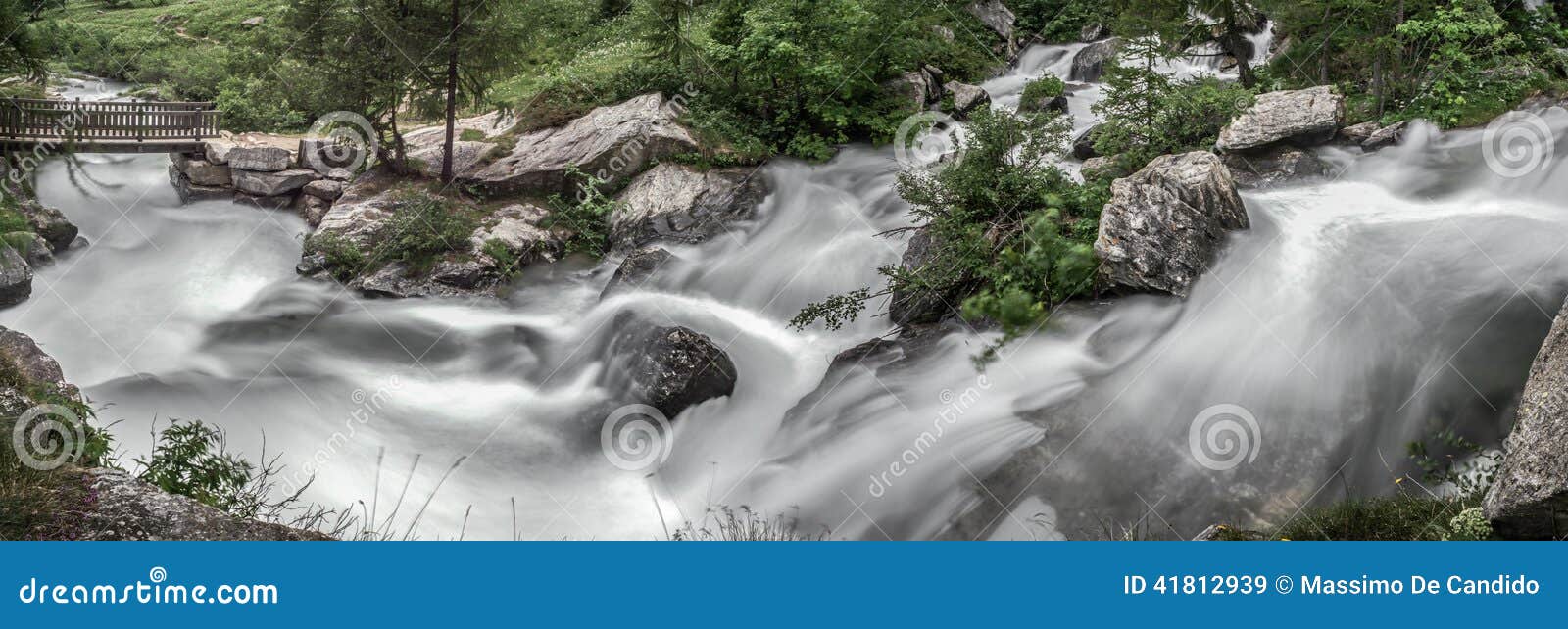 Fiume Toce In Valle Di Formazza, Piemonte - Italia Immagine Stock ...