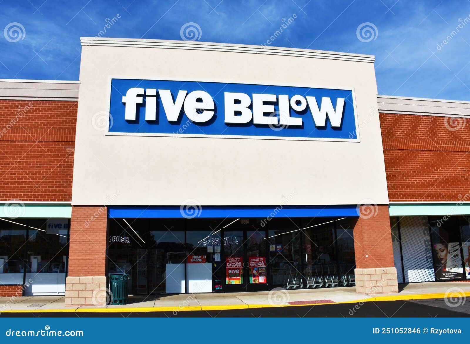 Five Below Store editorial photo. Image of accessories - 251052846