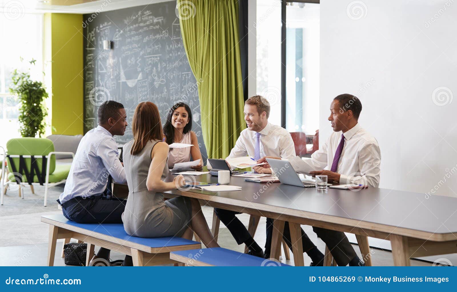 Five Business Colleagues in an Informal Meeting at Work Stock Image ...