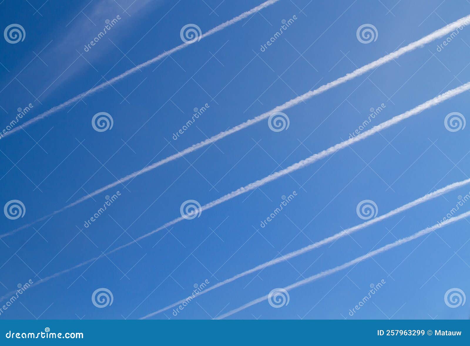 Five Parallel Condenstation Trails Stock Image - Image of aviaticus, exhaust: 257963299