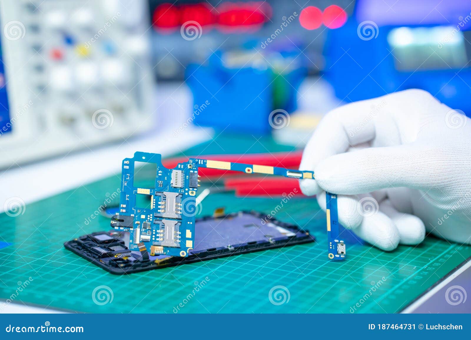 Fix of mobile phone in lab stock image. Image of device - 187464731