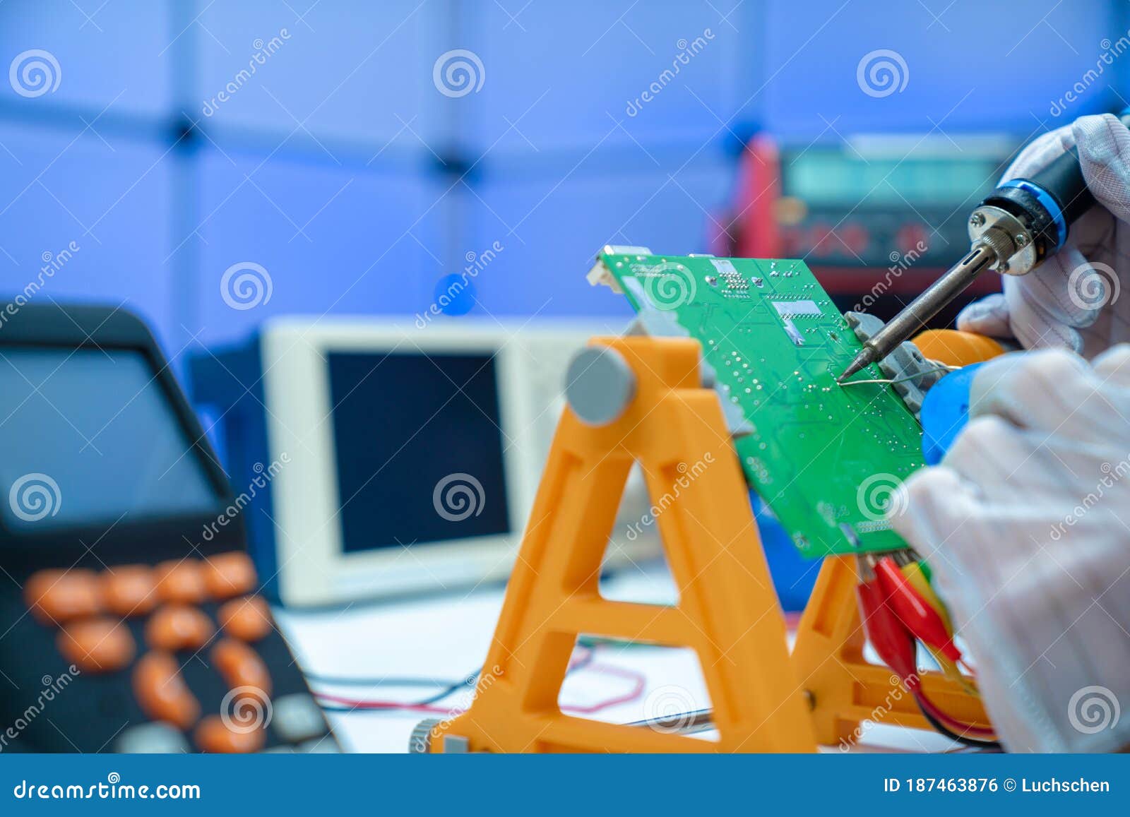 Fixing Electronics PCB Board in Service / Workbench with Electronics ...