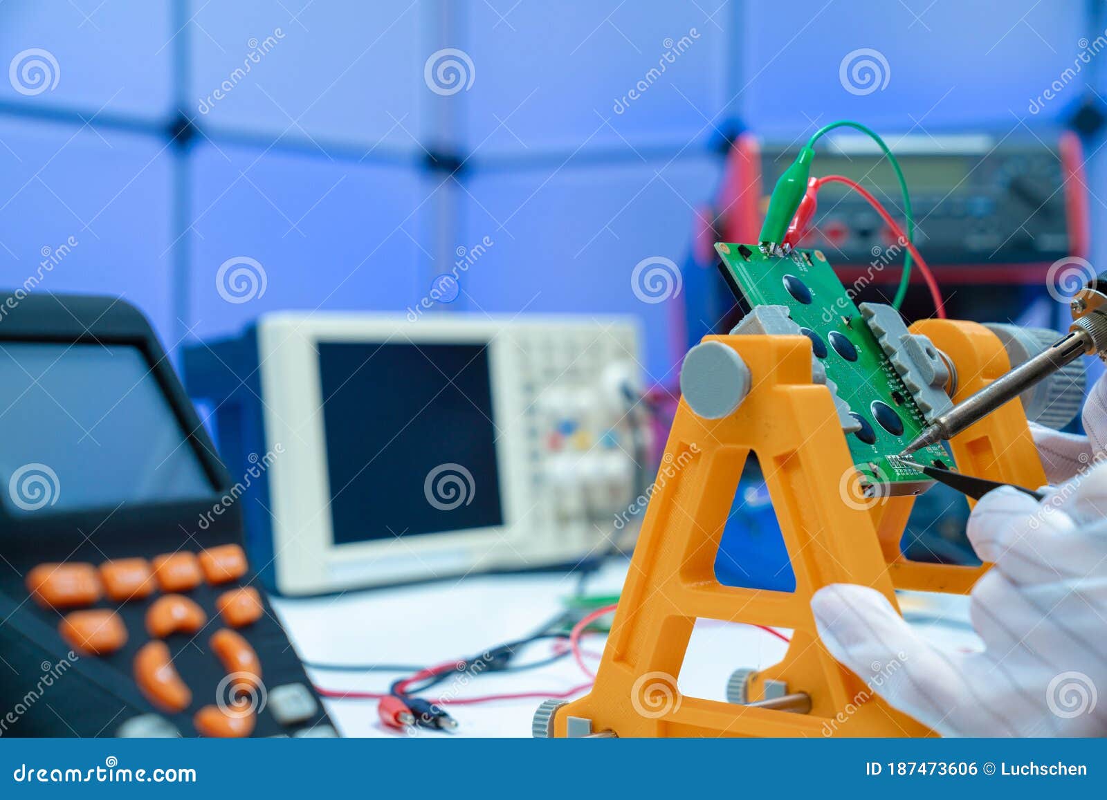 Fixing Electronics PCB Board in Service / Workbench with Electronics ...