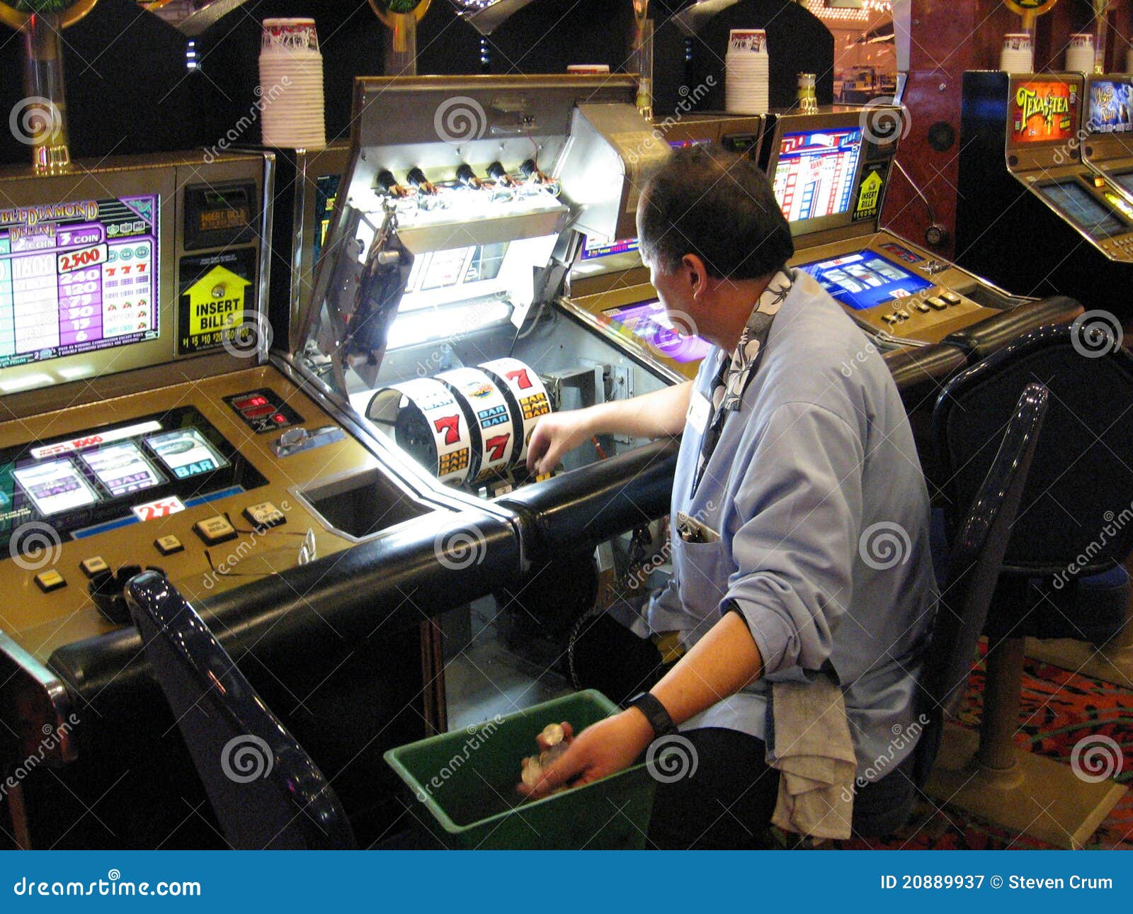 Fixing the Slots editorial photography. Image of maintenance - 20889937
