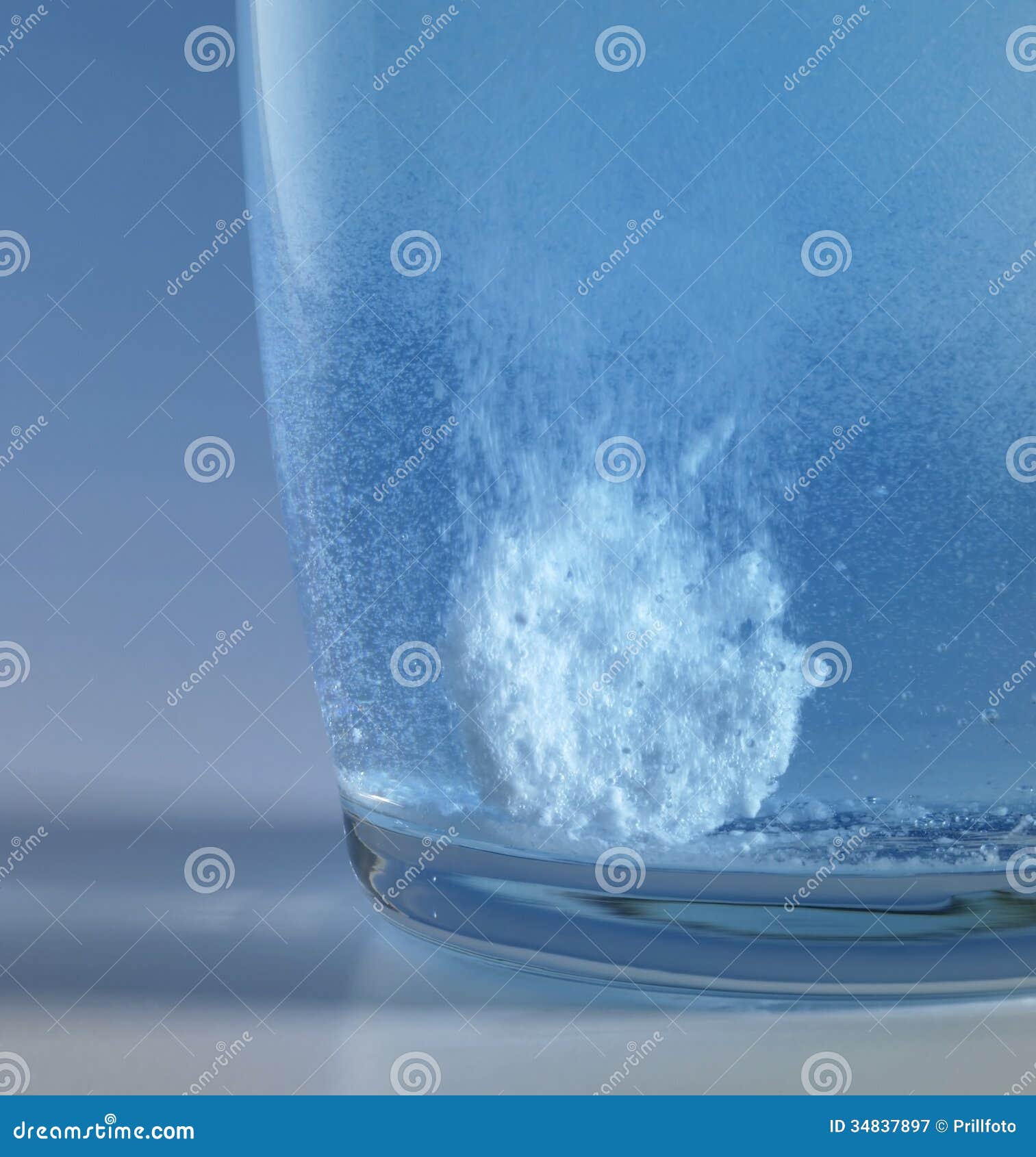 Fizzy Tablet in a Glass of Water Stock Image - Image of disintegration ...