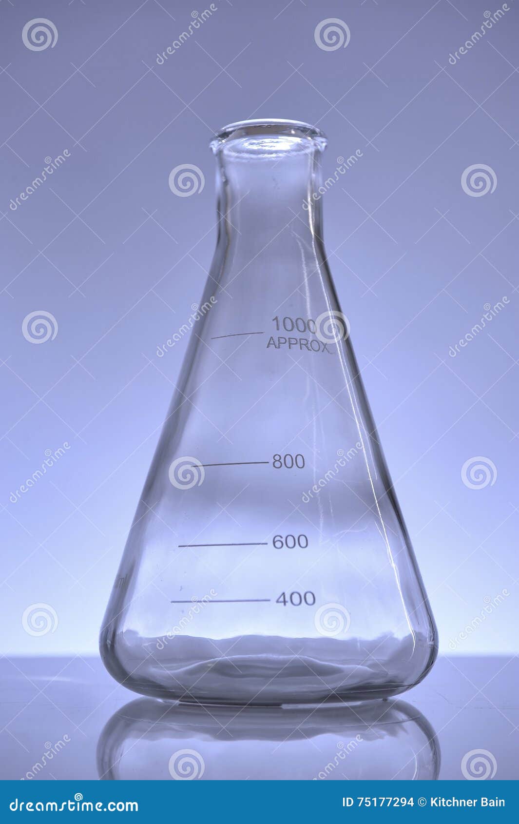 Flacon erlenmeyer photo stock. Image du scientifique - 75177294