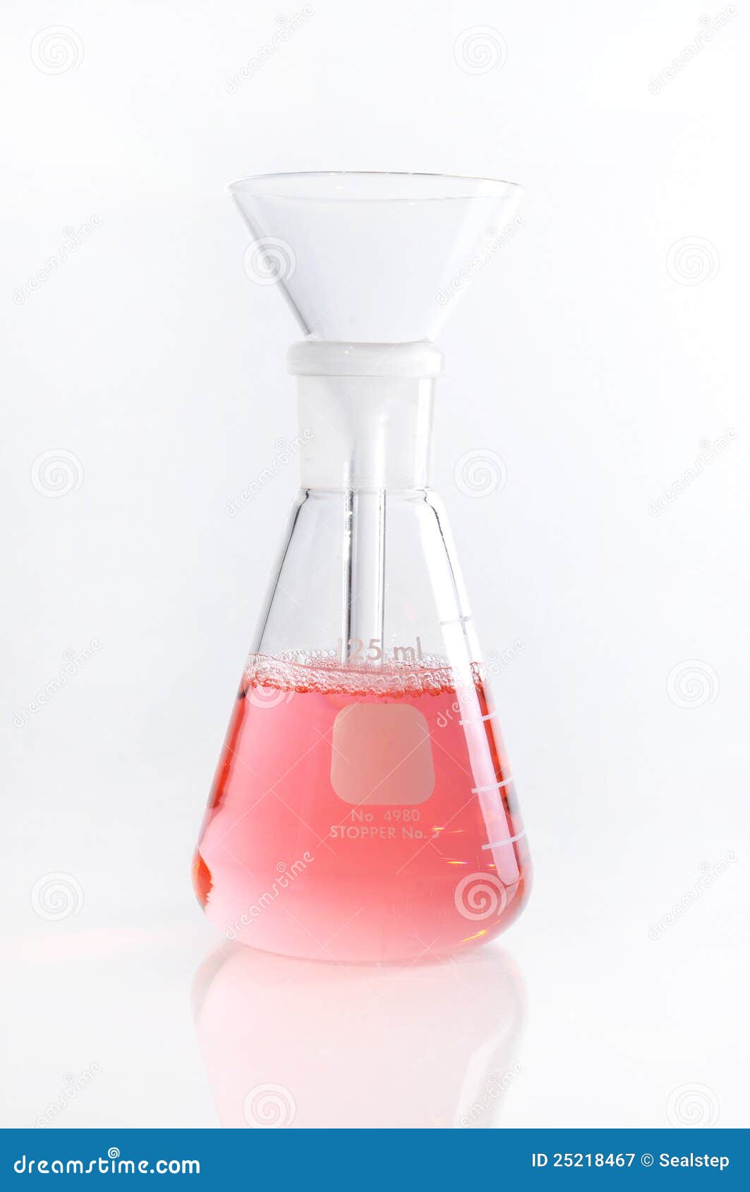 Flacon Erlenmeyer Et Entonnoir En Verre Image stock - Image du bleu ...