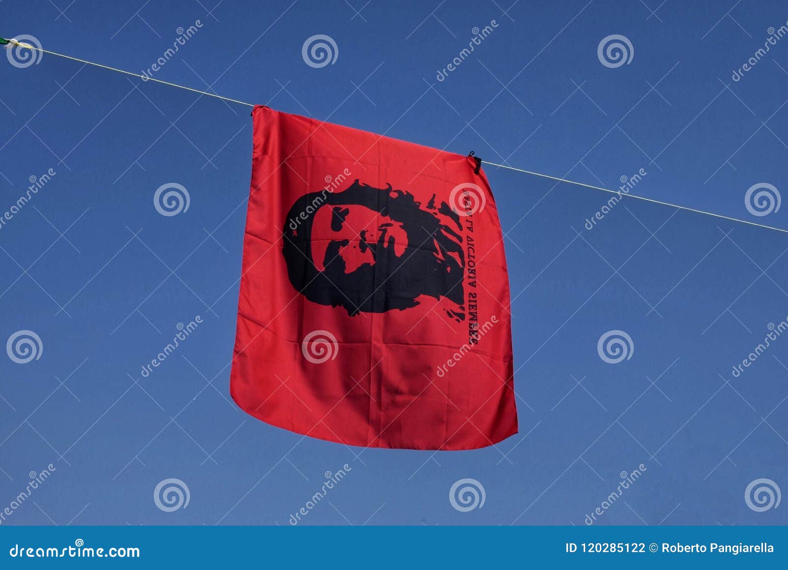 Flag with che guevara editorial photography. Image of beret - 120285122