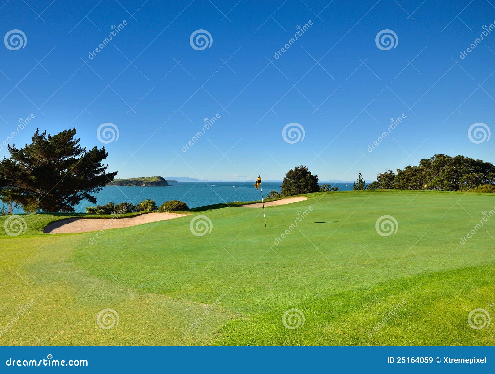 Flag on a golf course stock image. Image of view, grass - 25164059