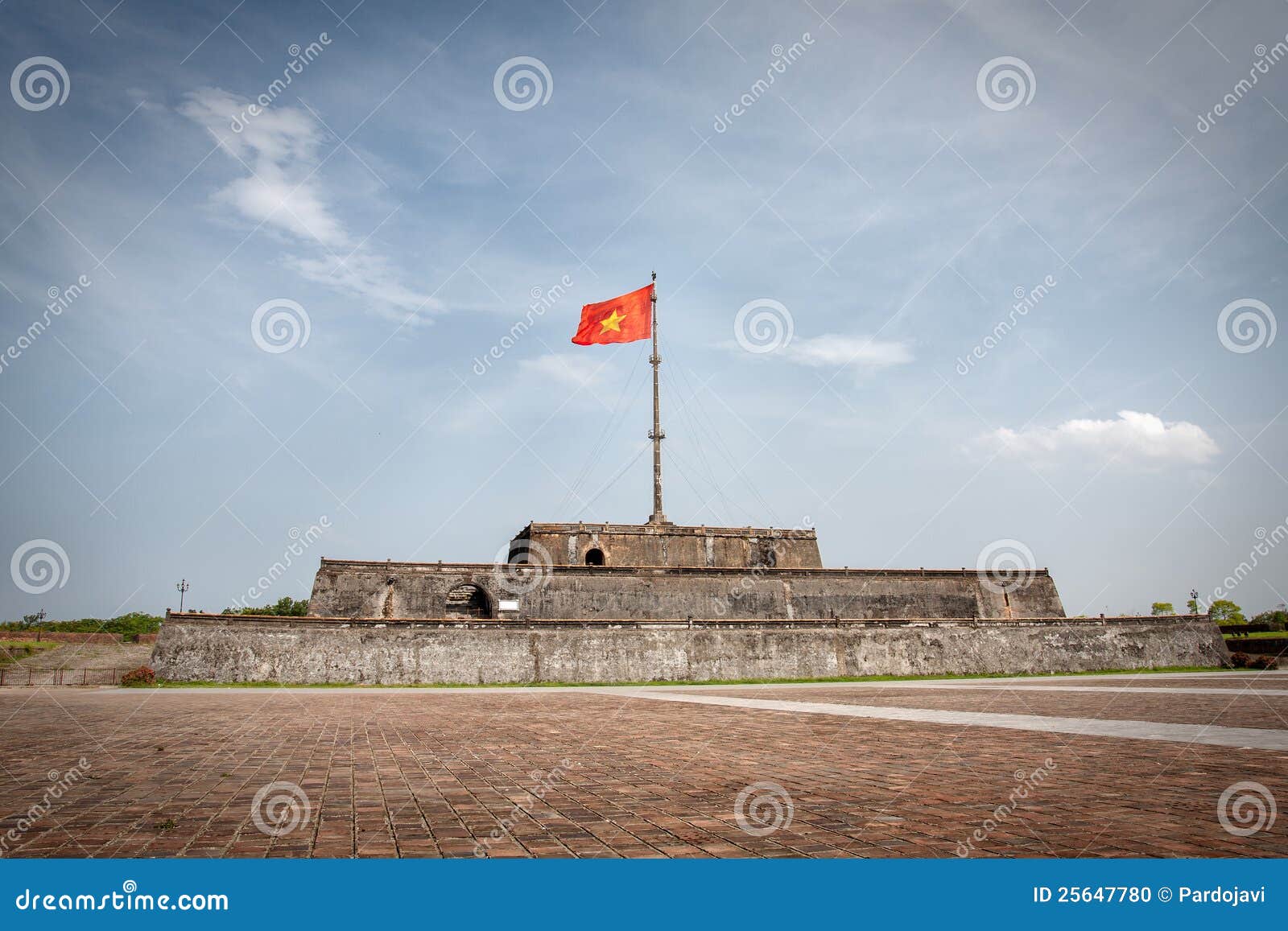 The Flag Tower (Vietnam) editorial image. Image of innocence - 25647780