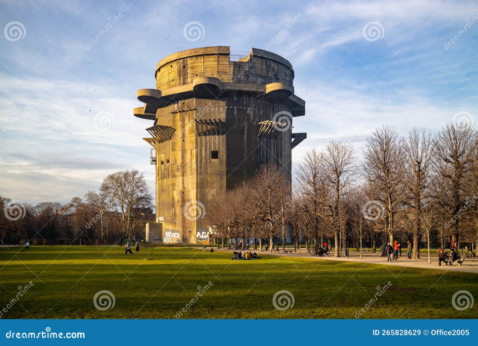 Flakbunker Dans Le Parc Augarten Image stock éditorial - Image du ...