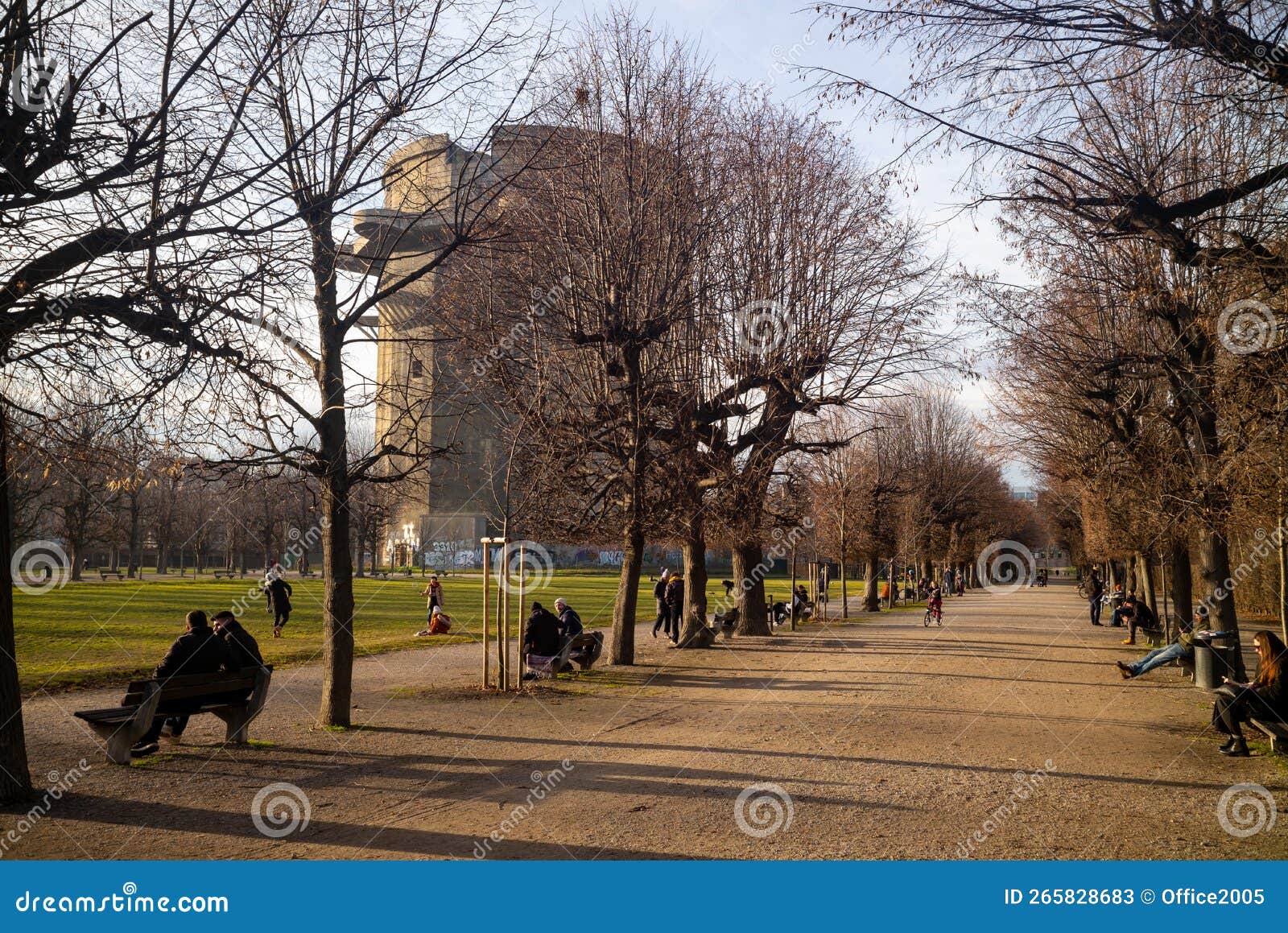 Flakbunker Dans Le Parc Augarten Photo stock éditorial - Image du ...