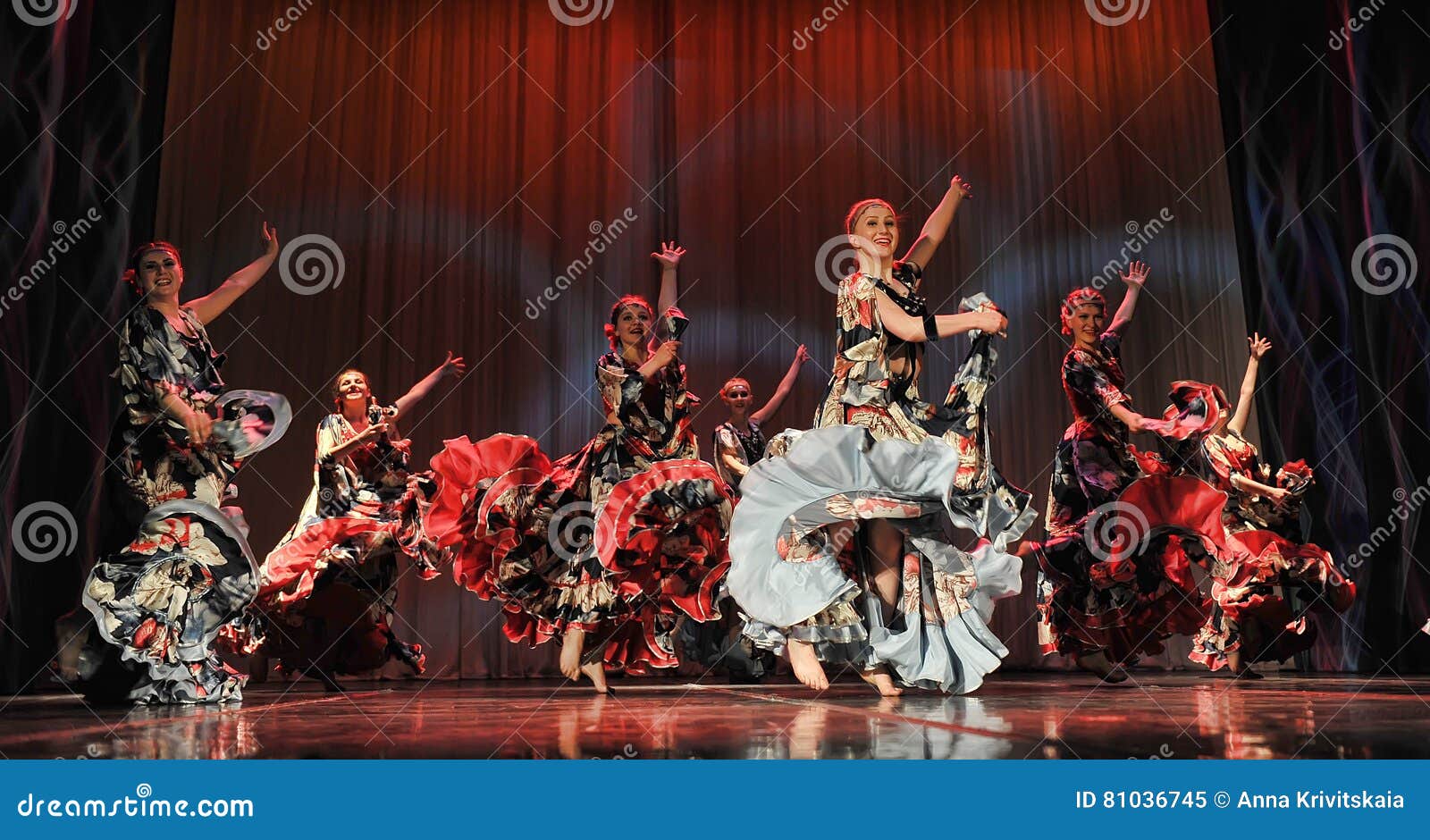 Flamenco dance editorial image. Image of figure, dress - 81036745