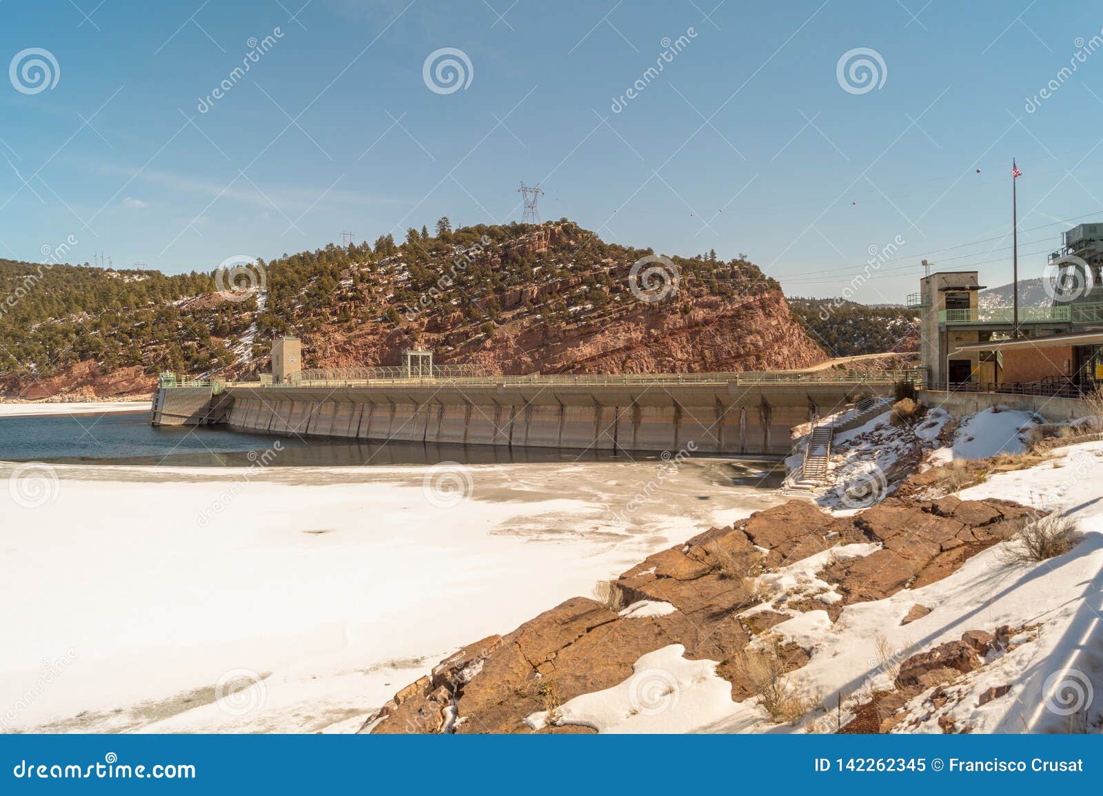 Flaming Gorge Dam in Green River Stock Image - Image of cloud, daylight ...