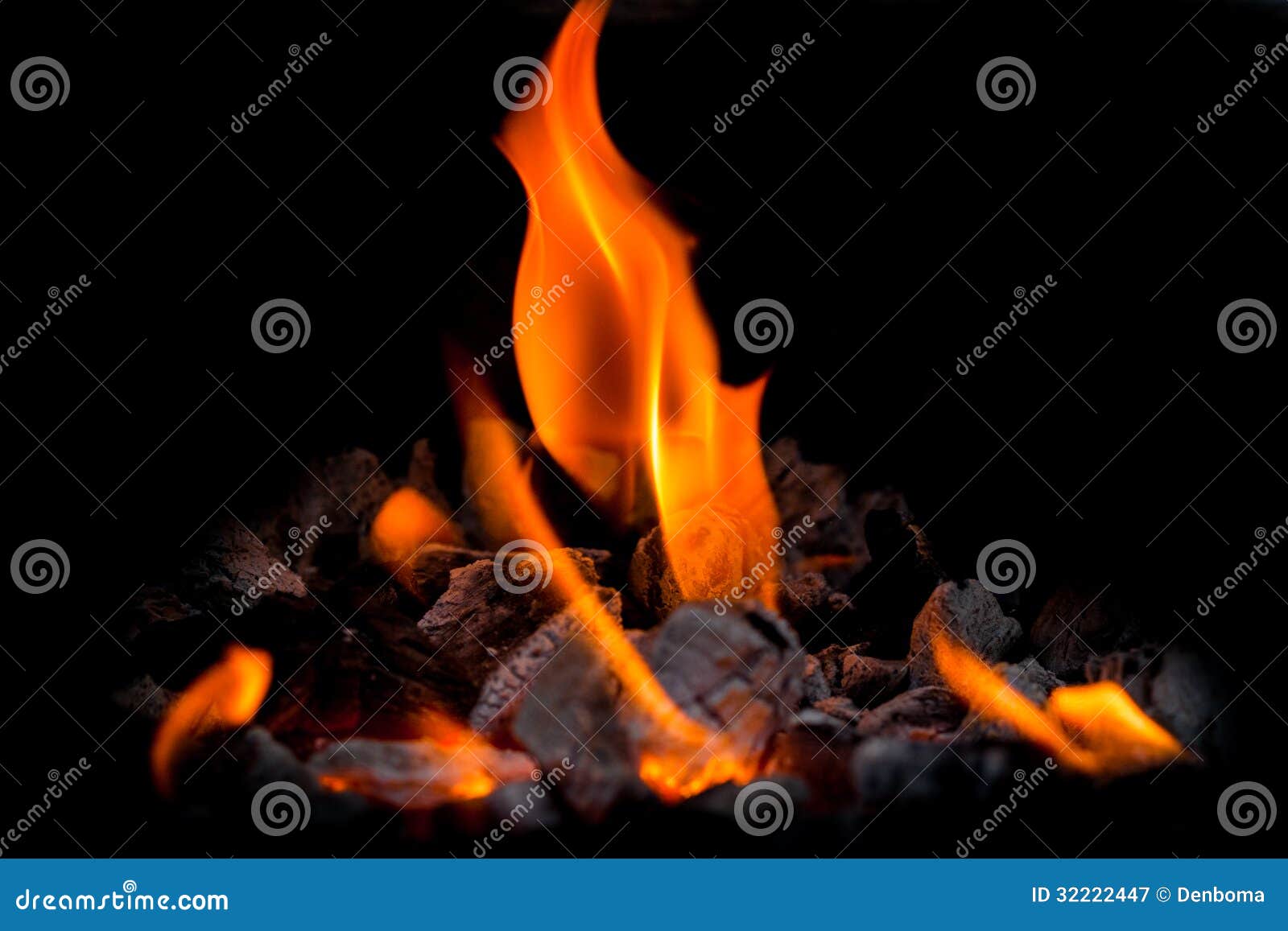 Flamme, le feu image stock. Image du chan, incendie, digestion - 32222447